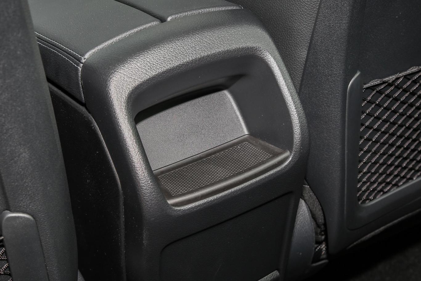 【奔驰B级B200 动感型后排空间图片-汽车图片大全】-易车