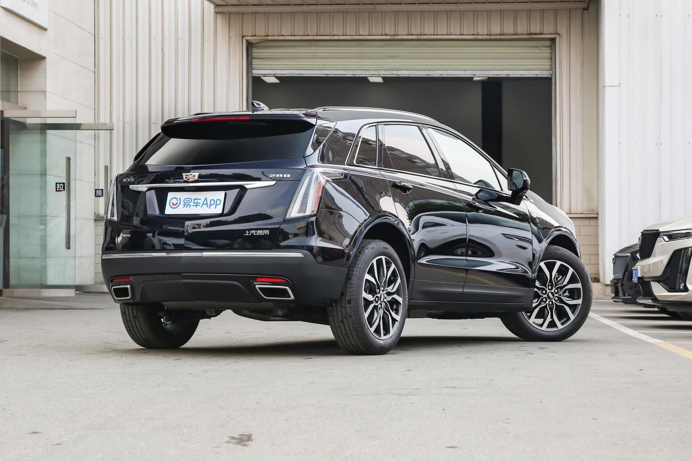 【凯迪拉克XT5轻混 2.0T 四驱尊贵型至臻版侧后45度车头向右水平图片-汽车图片大全】-易车