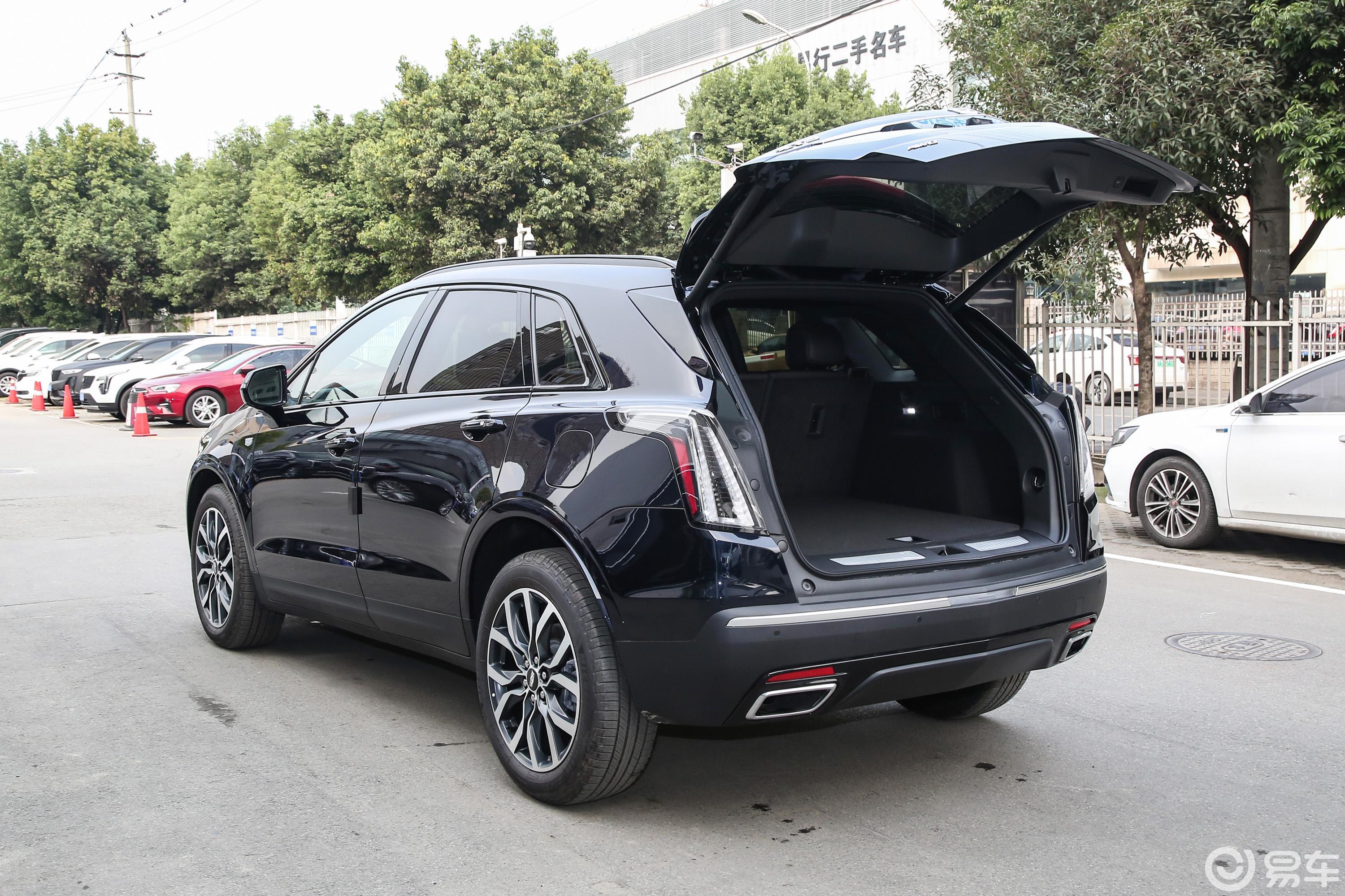 【凯迪拉克XT5轻混 2.0T 四驱尊贵型至臻版后备厢开启45度侧拍图片-汽车图片大全】-易车