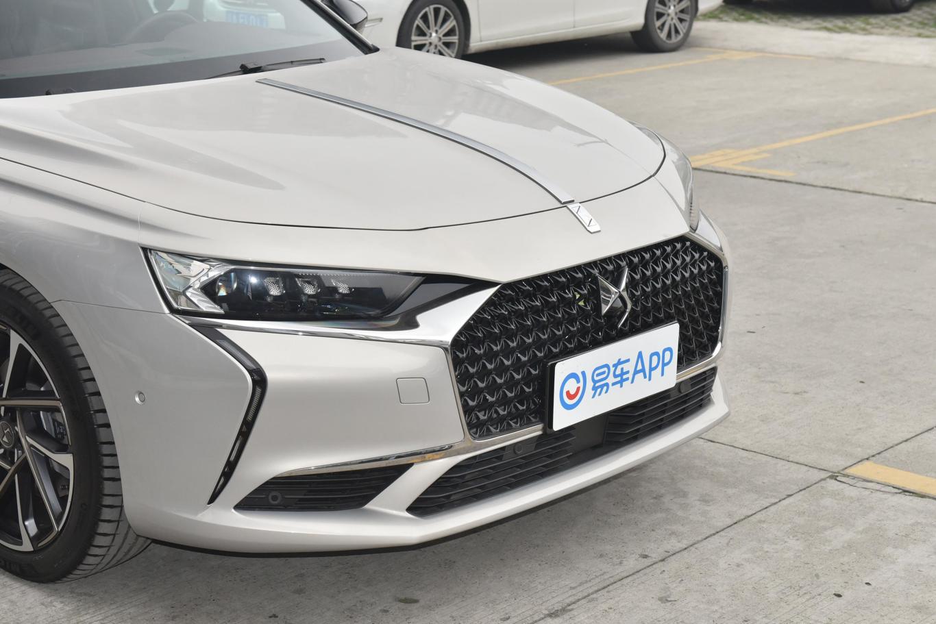 【DS 945THP 歌剧院版前格栅侧俯拍图片-汽车图片大全】-易车