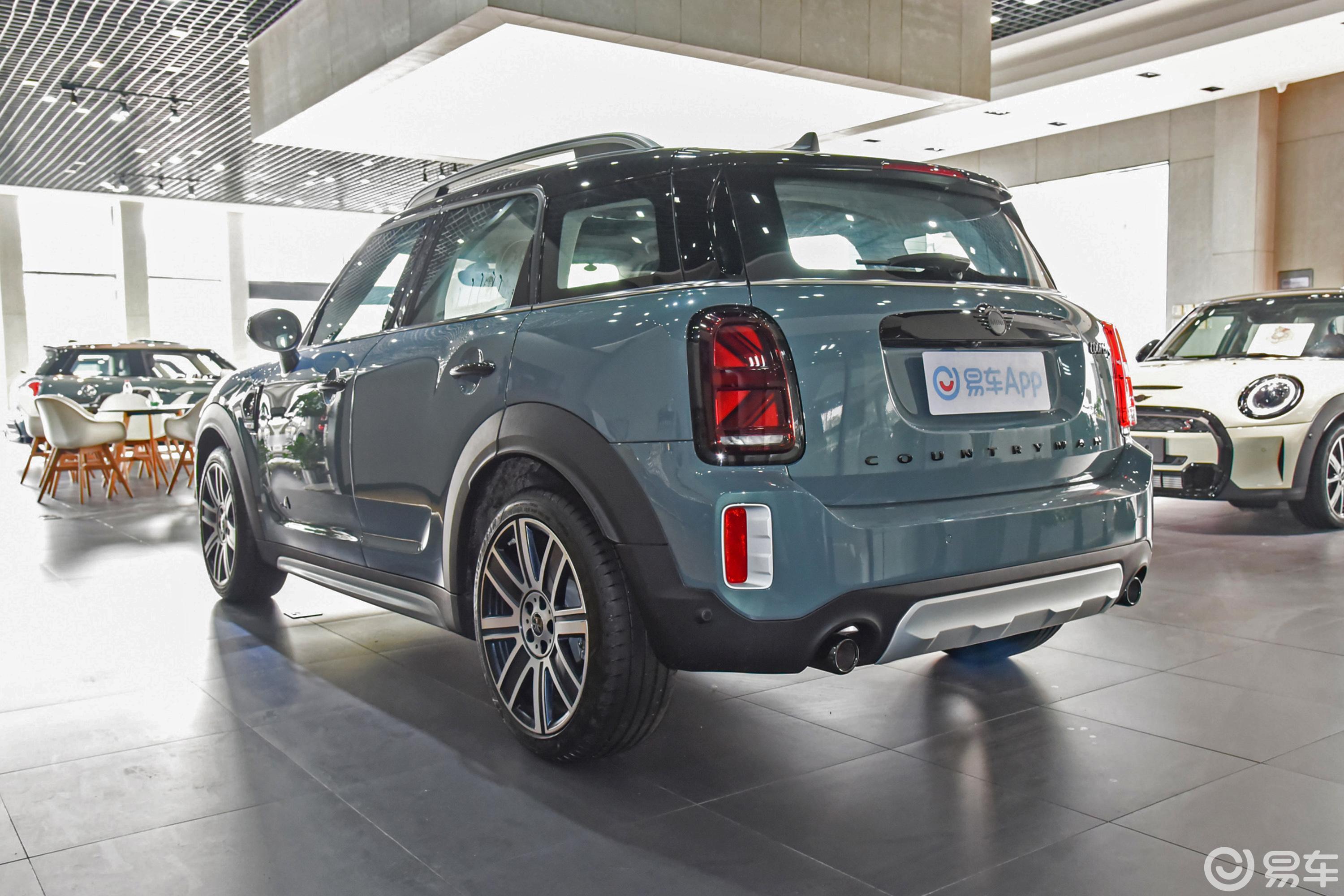 【MINI COUNTRYMAN改款 2.0T COOPER S ALL4 鉴赏家侧后45度车头向左水平图片-汽车图片大全】-易车