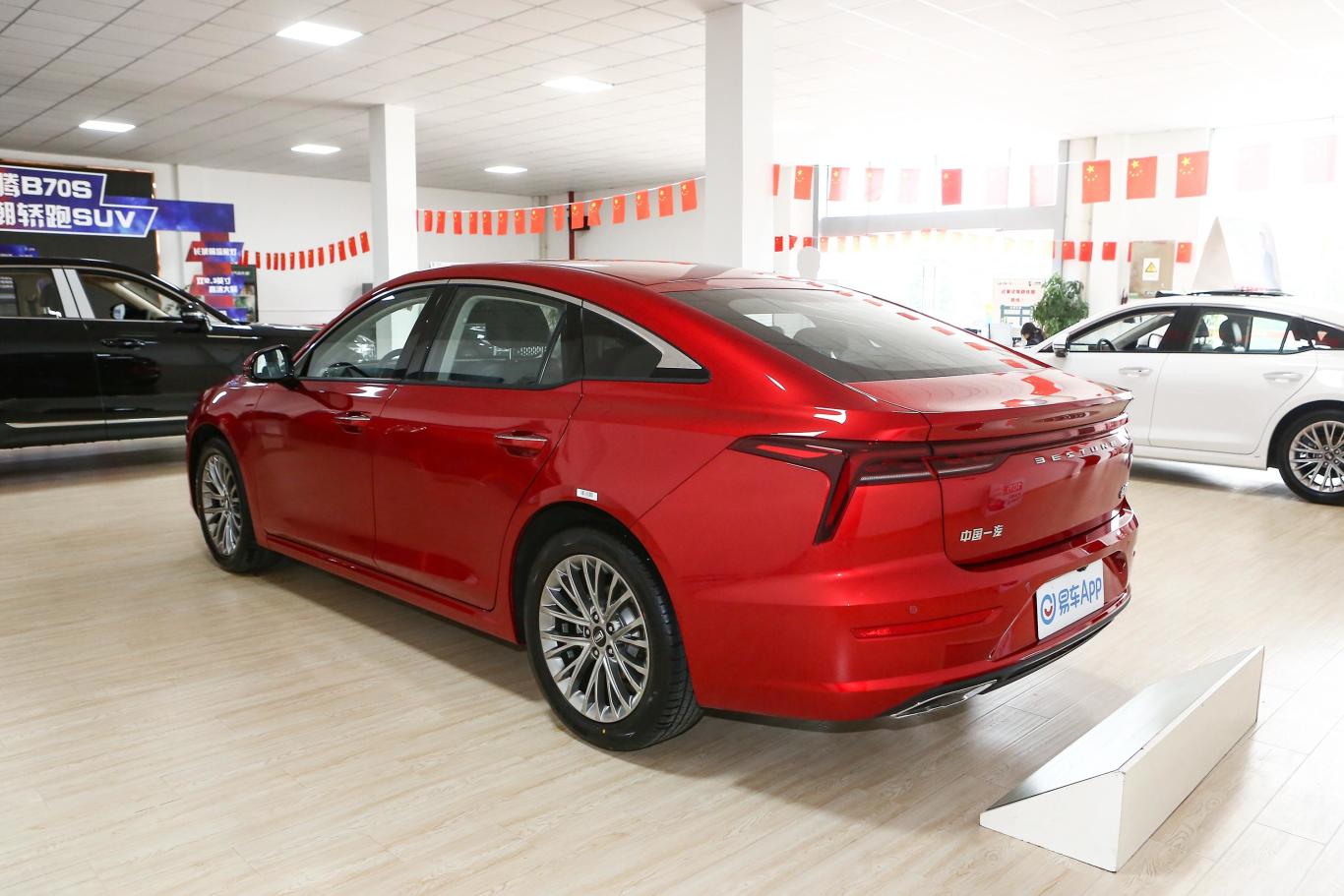 【奔腾B70第三代 1.5T 双离合畅享型侧后45度车头向左水平图片-汽车图片大全】-易车