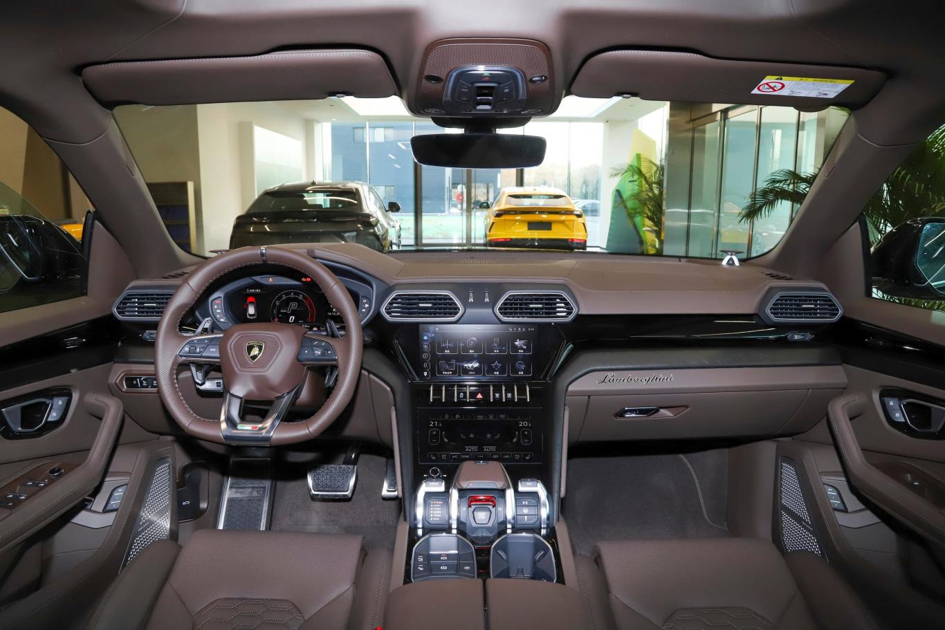 【Urus4.0T V8 S内饰全景正拍图片-汽车图片大全】-易车