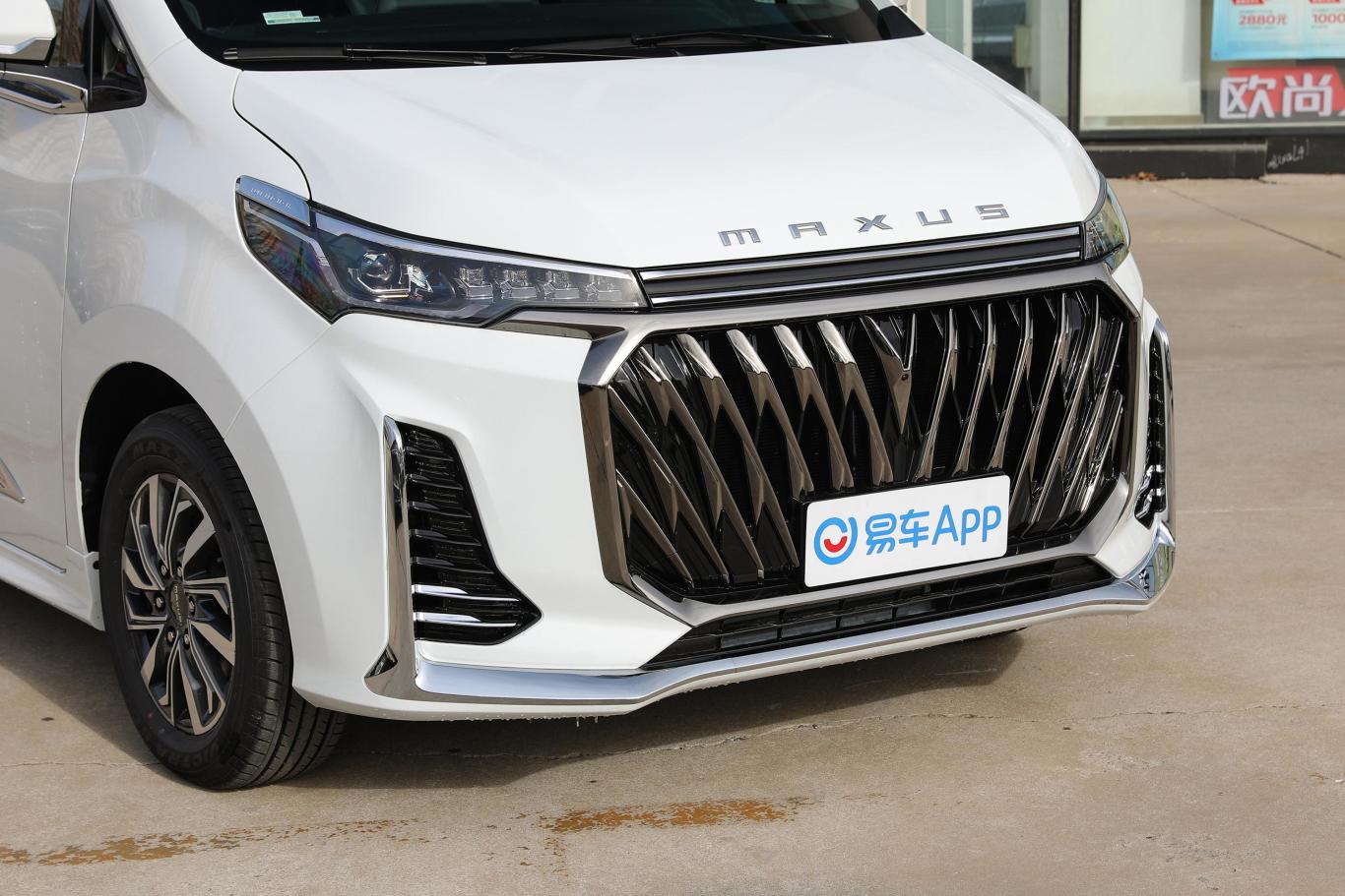 【大通G20PLUS 2.0T 自动豪华版 汽油前格栅侧俯拍图片-汽车图片大全】-易车