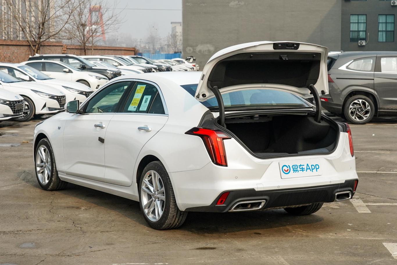 【凯迪拉克CT425T 风尚版后备厢开启45度侧拍图片-汽车图片大全】-易车