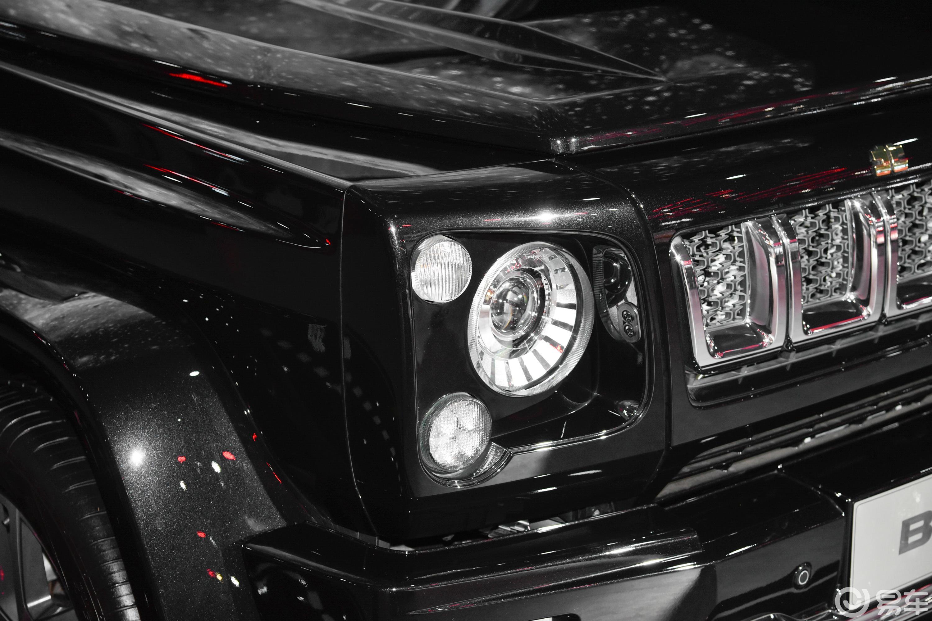 【北京BJ803.0T 荣耀版大灯侧45度俯拍图片-汽车图片大全】-易车