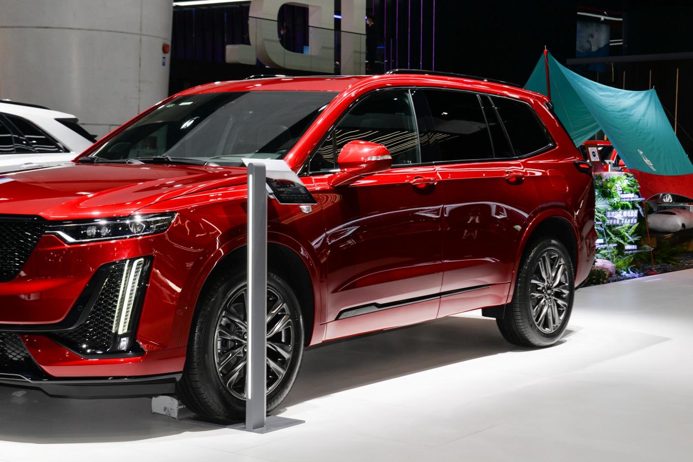 【凯迪拉克XT6轻混 2.0T 四驱铂金型黑钻版 6座外观图片-汽车图片大全】-易车