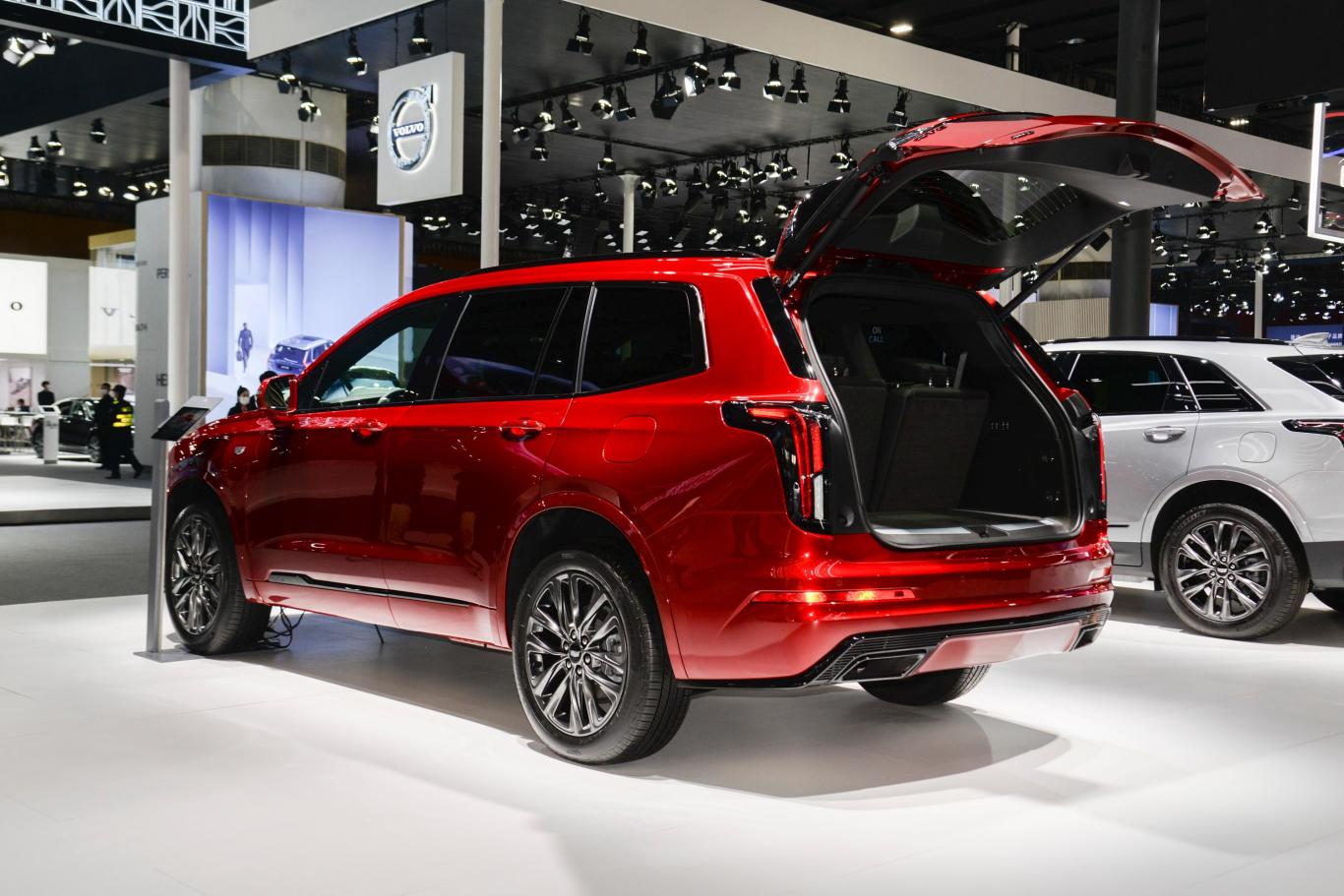 【凯迪拉克XT6轻混 2.0T 四驱铂金型黑钻版 6座空间图片-汽车图片大全】-易车