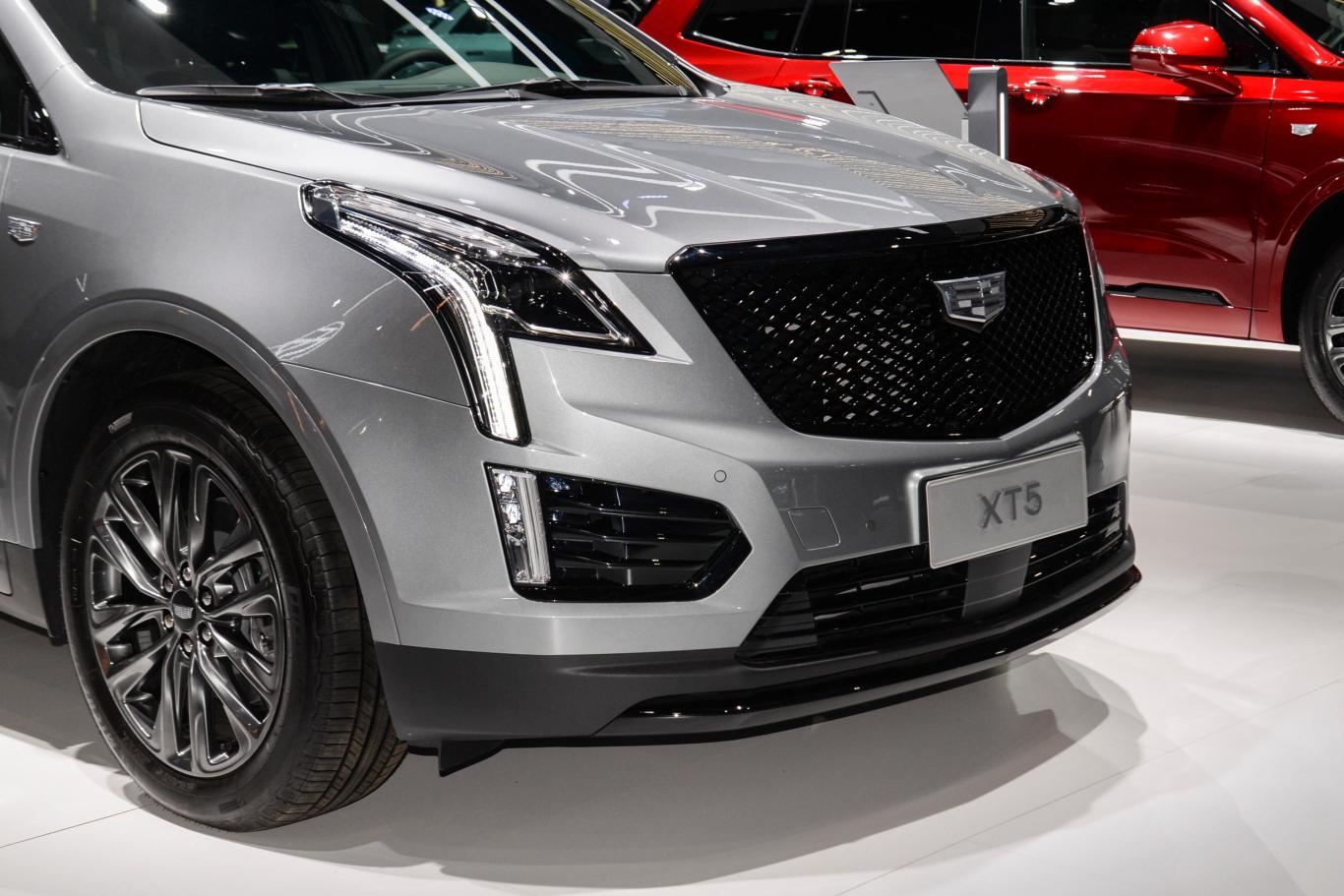 【凯迪拉克XT5轻混 2.0T 四驱尊贵型黑钻版图片-汽车图片大全】-易车