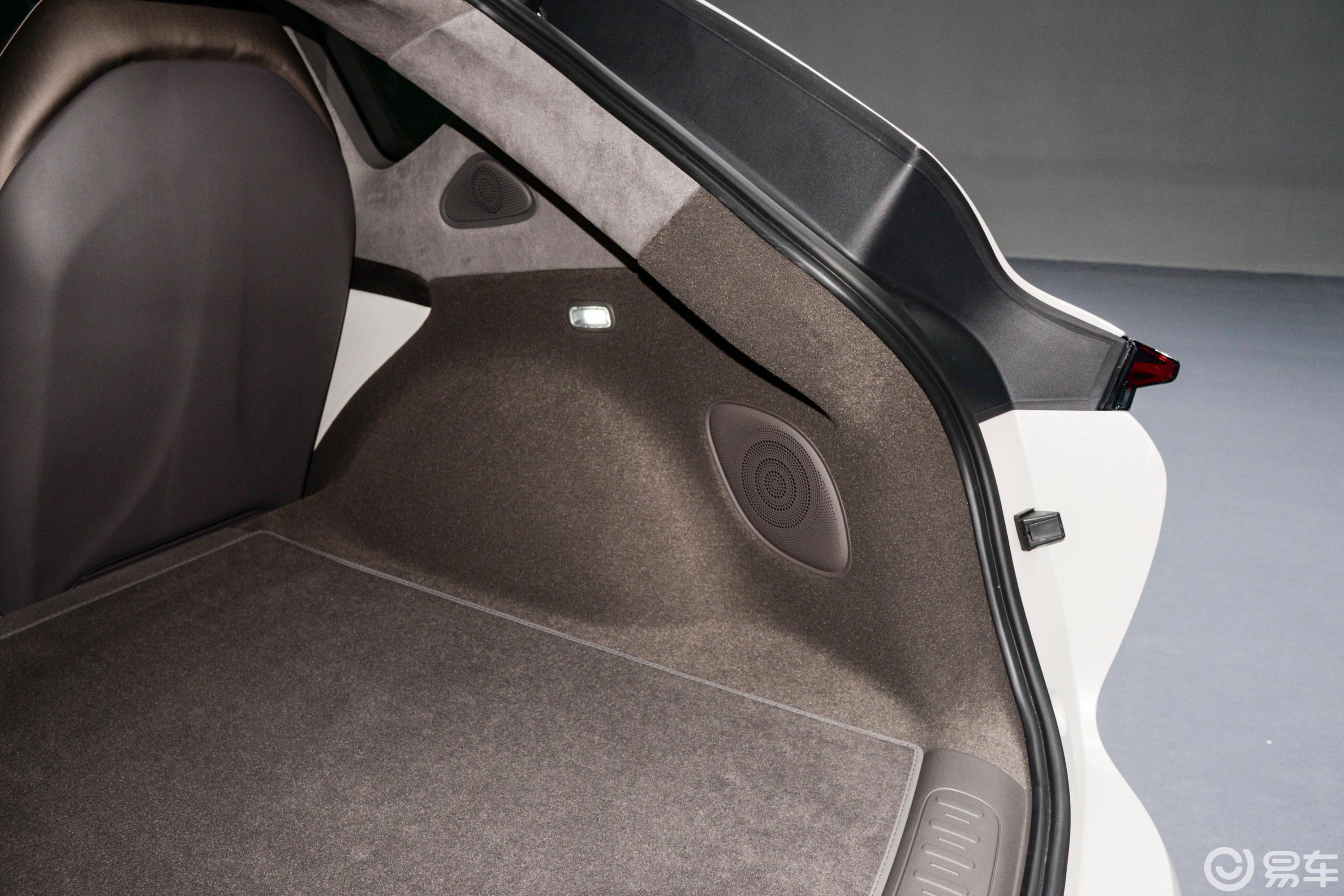 【智己LS7625km 四驱Pro后备厢图片-汽车图片大全】-易车