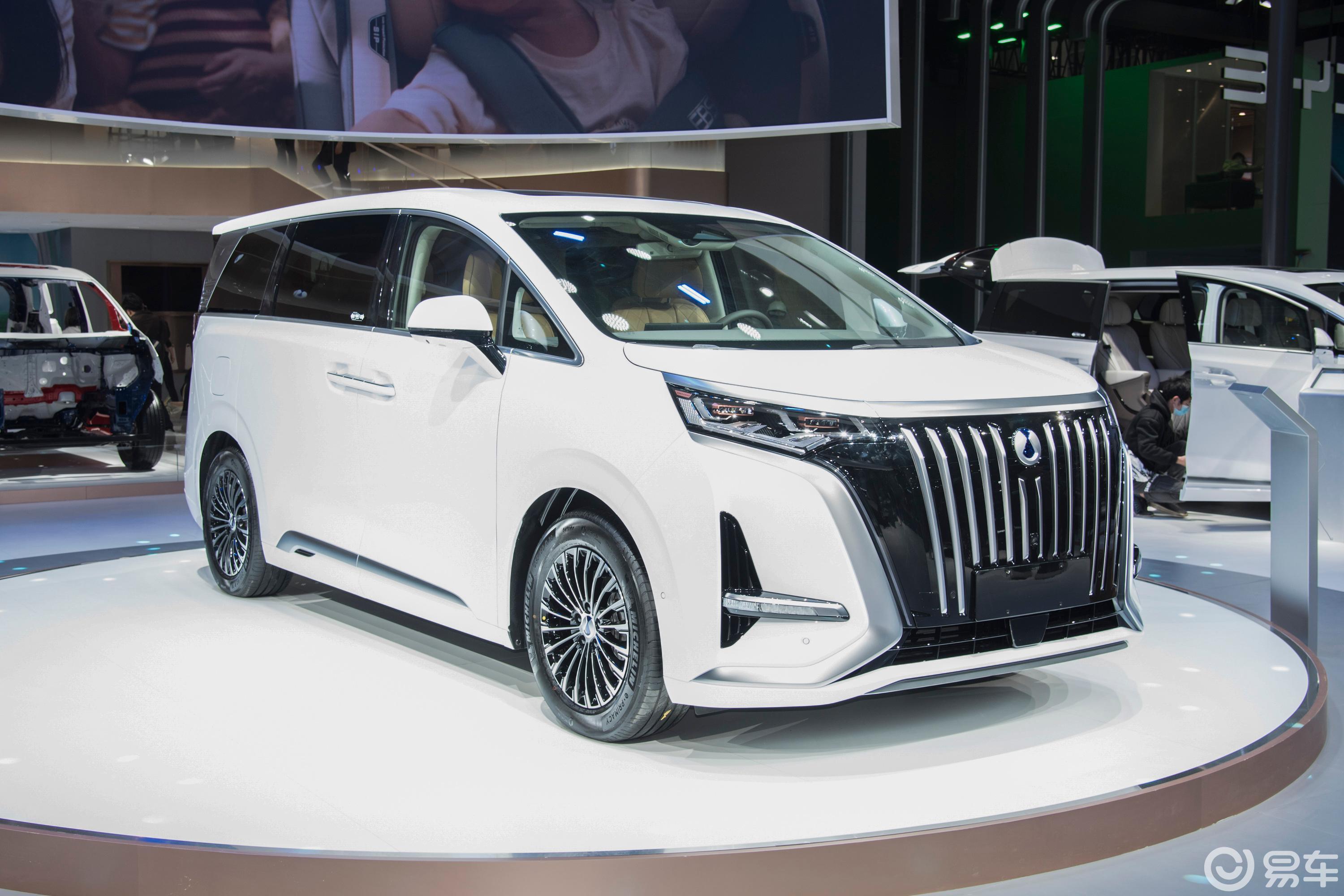 【腾势D9EV 600km 四驱旗舰版图片-汽车图片大全】-易车