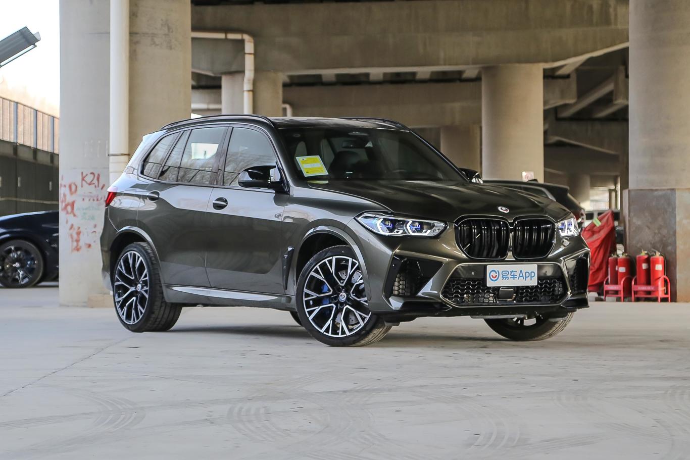 【宝马X5 M50周年版 X5 M侧前45度车头向右水平图片-汽车图片大全】-易车