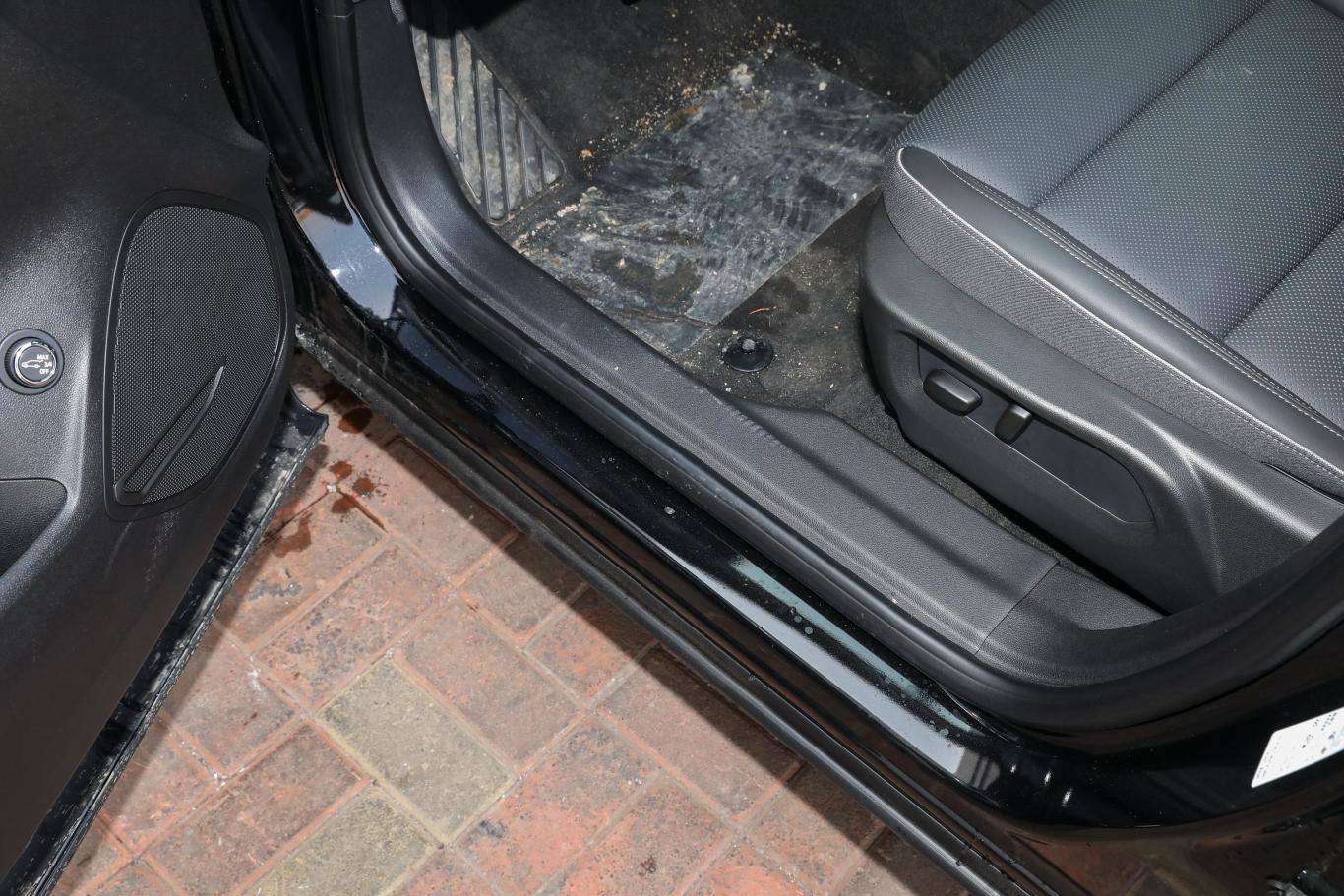 【昂科威昂科威Plus 652T 两驱豪华型前排迎宾踏板图片-汽车图片大全】-易车