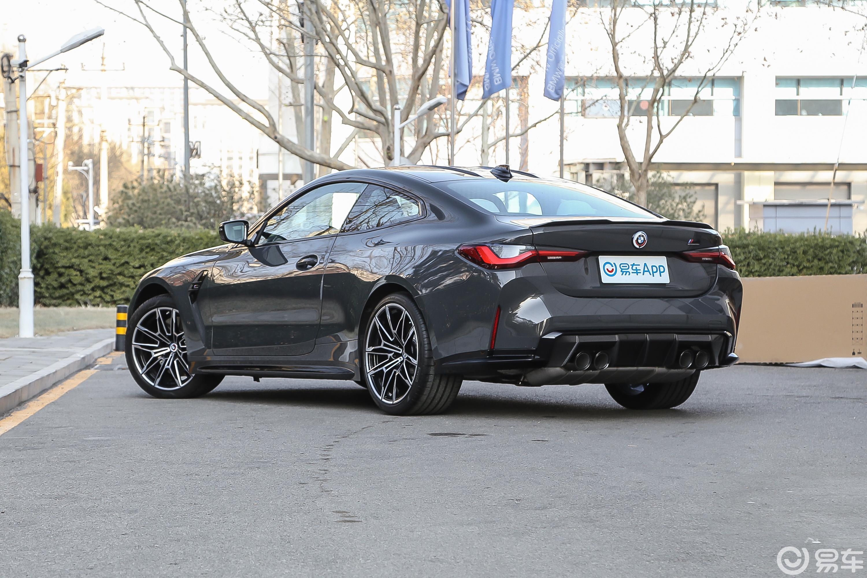 【宝马M450周年版 M4 双门轿跑车 雷霆版侧后45度车头向左水平图片-汽车图片大全】-易车