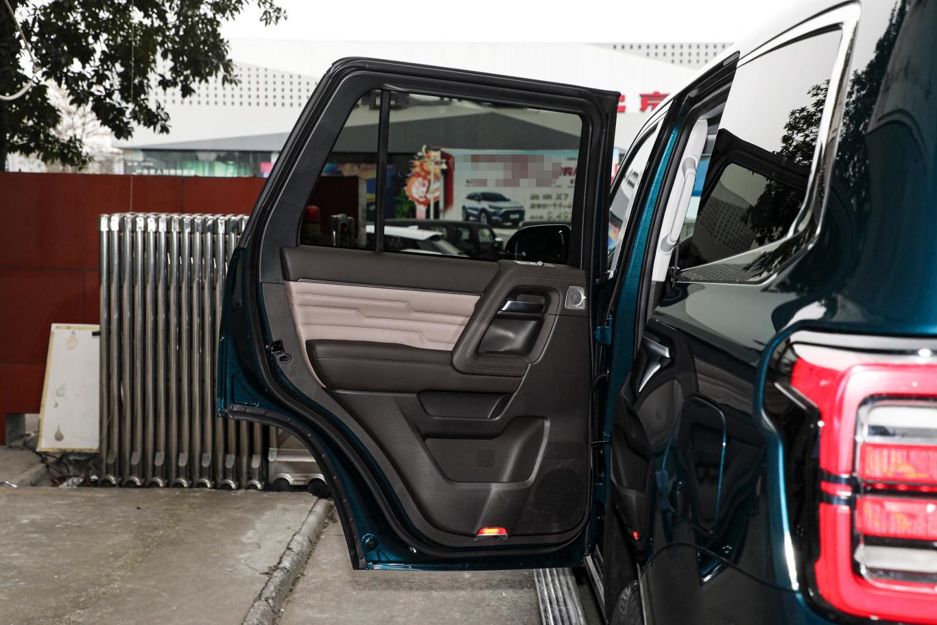 【北京BJ602.0T 十一版 7座 汽油空间图片-汽车图片大全】-易车