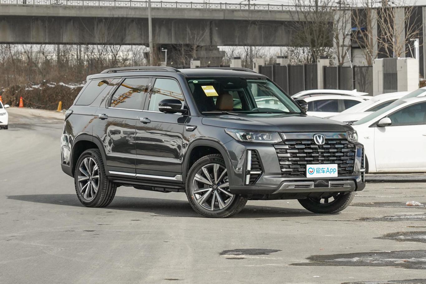 【长安CS95PLUS 2.0T 四驱尊贵型侧前45度车头向右水平图片-汽车图片大全】-易车