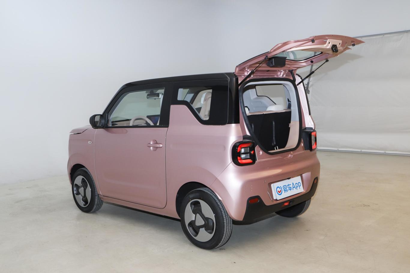 【熊猫熊猫mini 200km 灵动熊后备厢开启45度侧拍图片-汽车图片大全】-易车