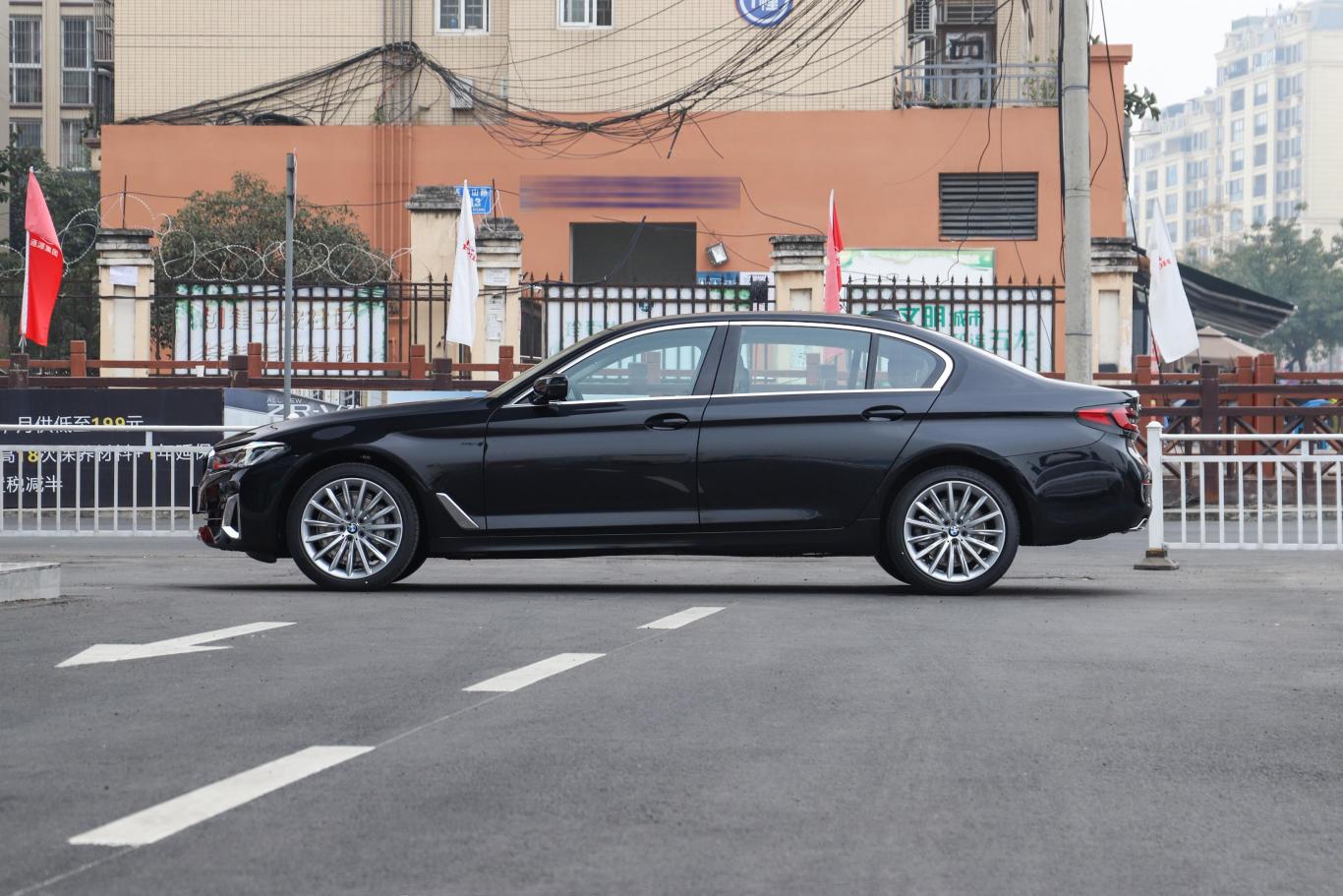 【宝马5系530Li 尊享型 豪华套装正侧车头向左水平图片-汽车图片大全】-易车