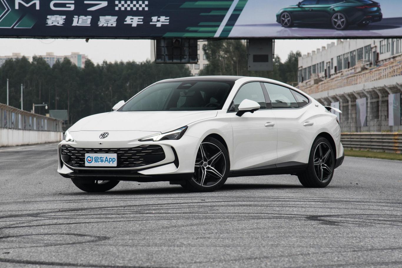 【MG72.0T 自动Trophy+激擎耀世版侧前45度车头向左水平图片-汽车图片大全】-易车