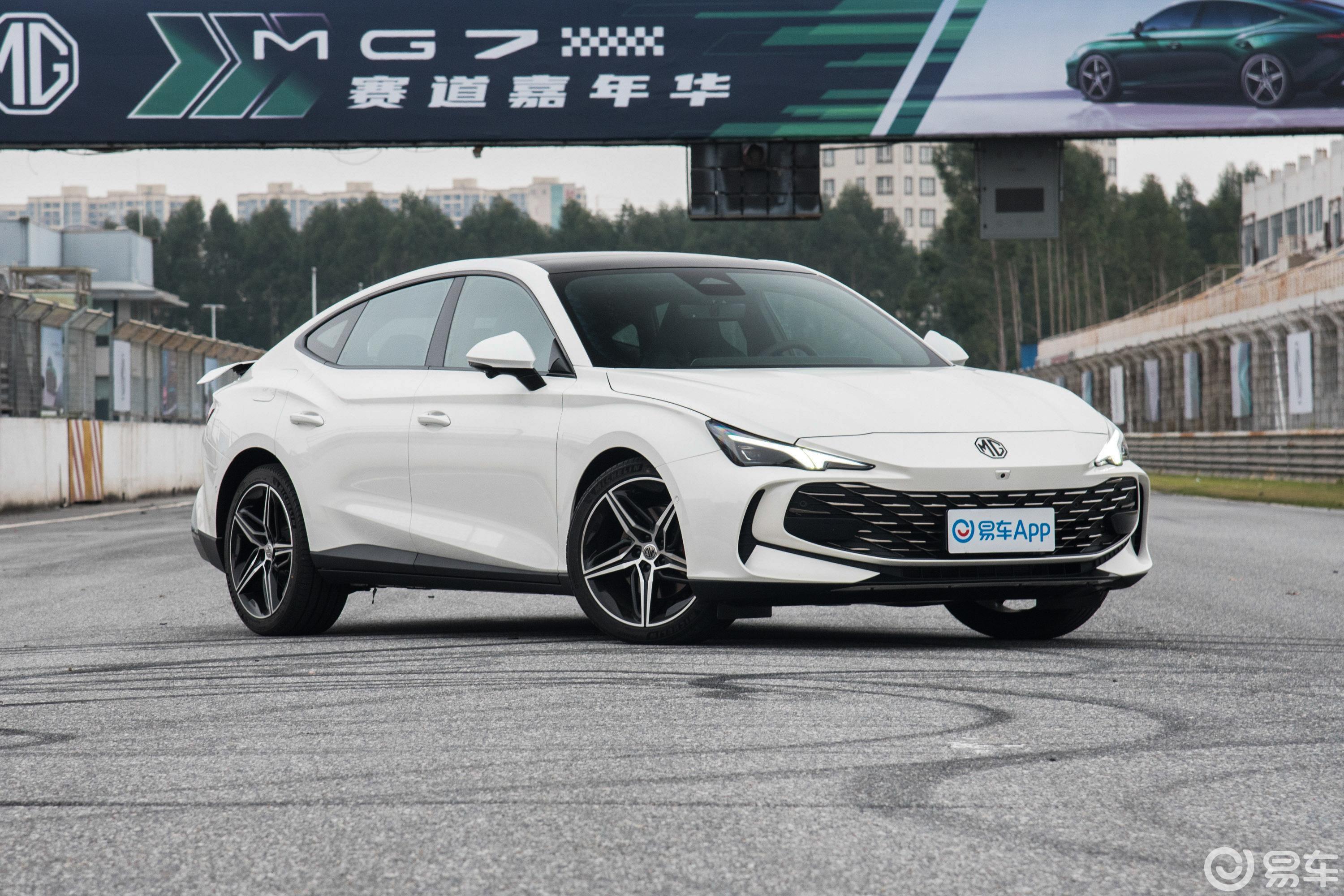 【MG72.0T 自动Trophy+激擎耀世版侧前45度车头向右水平图片-汽车图片大全】-易车