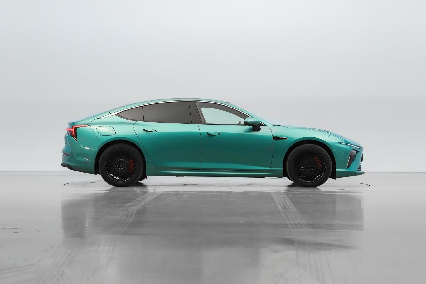 【哪吒S增程版 310km 1160后驱大版正侧车头向右水平图片-汽车图片大全】-易车