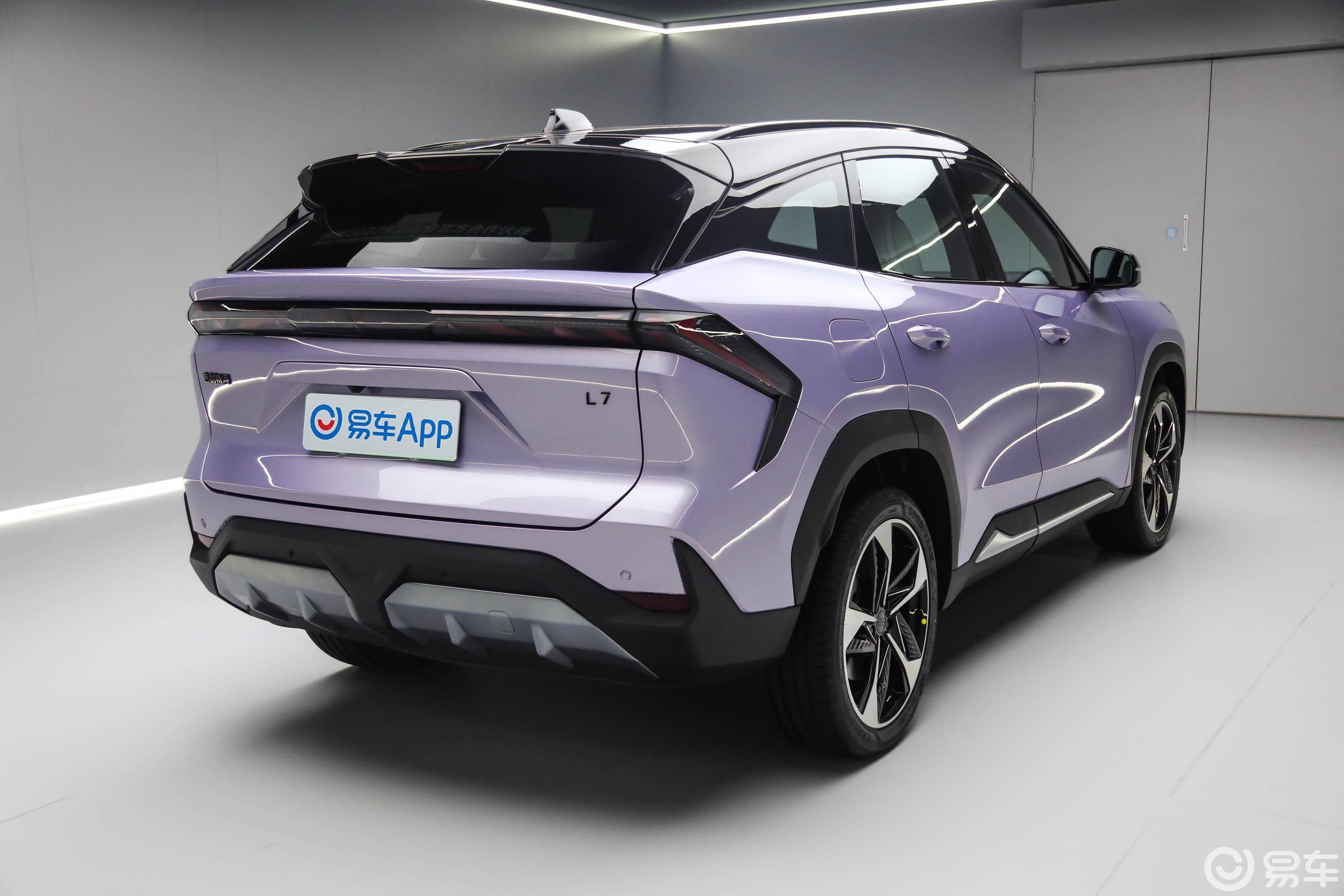 【银河L71.5T 115km 星舰侧后45度车头向右水平图片-汽车图片大全】-易车