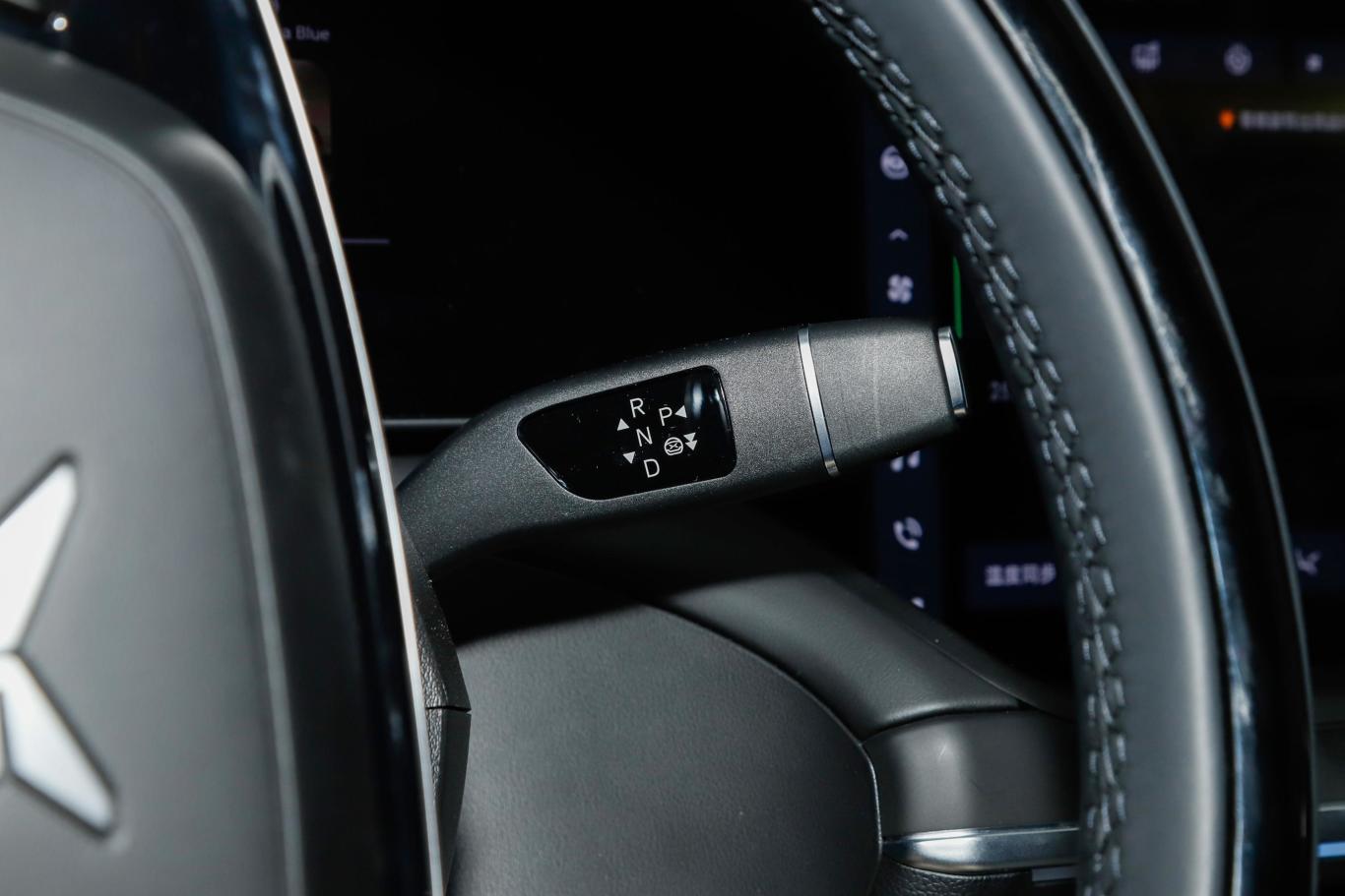 【小鹏P7P7i 610 四驱鹏翼性能版换挡杆图片-汽车图片大全】-易车