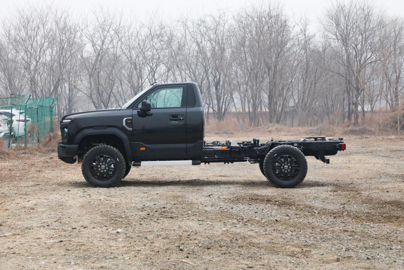 【猛士MS6006.7T 单排底盘旗舰版 3座正侧车头向左水平图片-汽车图片大全】-易车