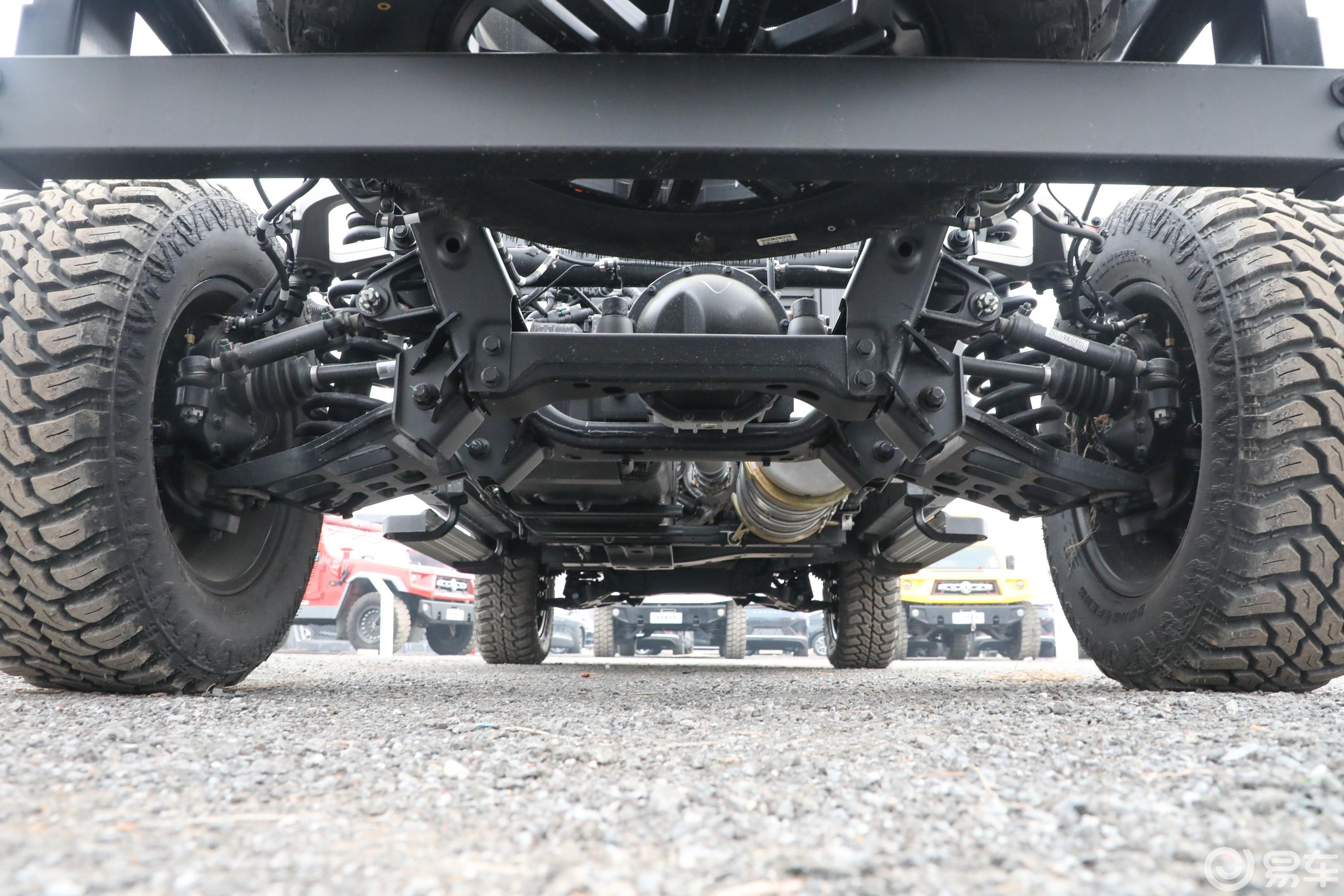 【猛士MS6006.7T 单排底盘旗舰版 3座后悬挂整体图片-汽车图片大全】-易车