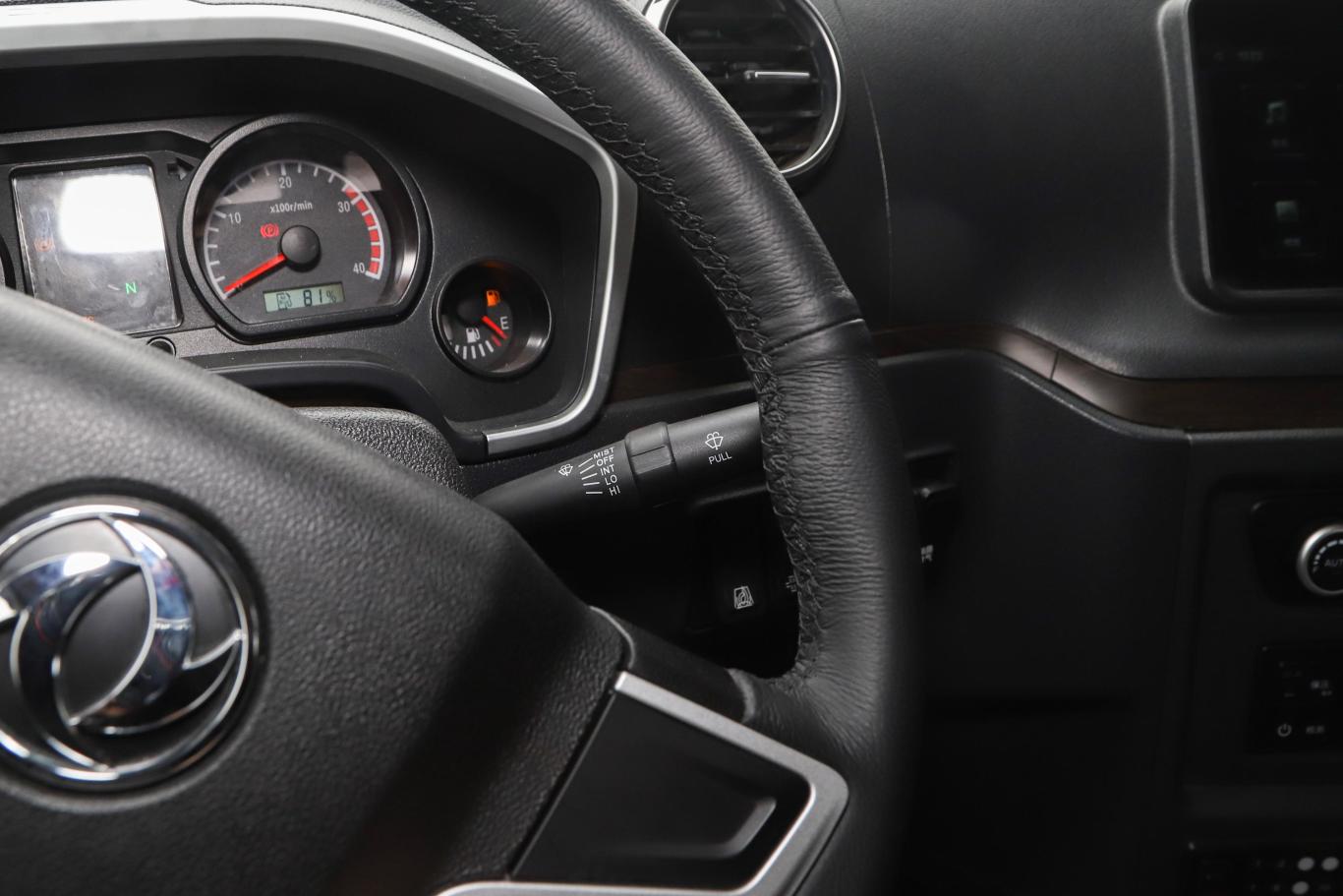 【猛士M50逆行者500 4.0T 低顶厢式主驾驶位图片-汽车图片大全】-易车