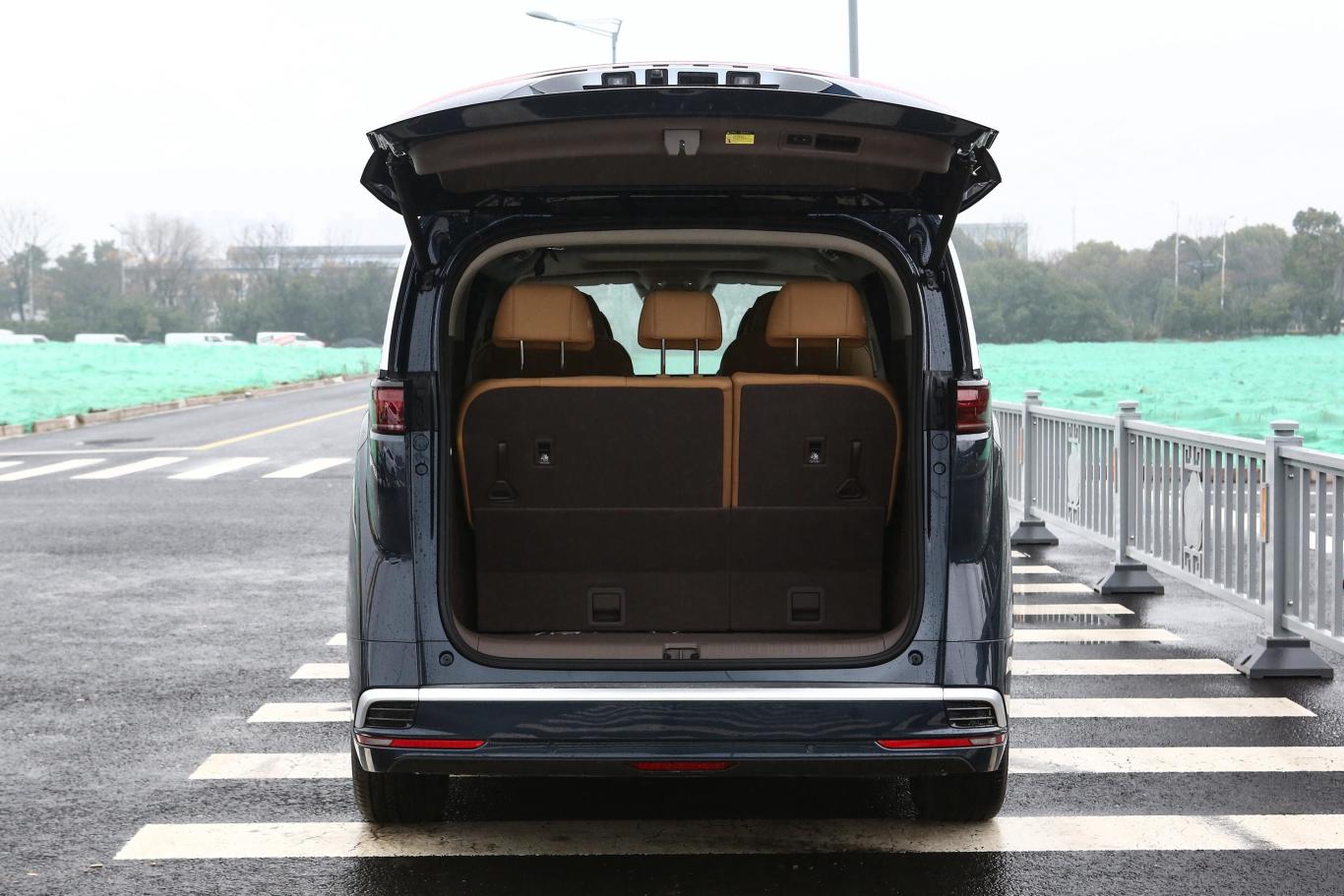 【腾势D9EV 600km 四驱旗舰版 7座后备厢图片-汽车图片大全】-易车