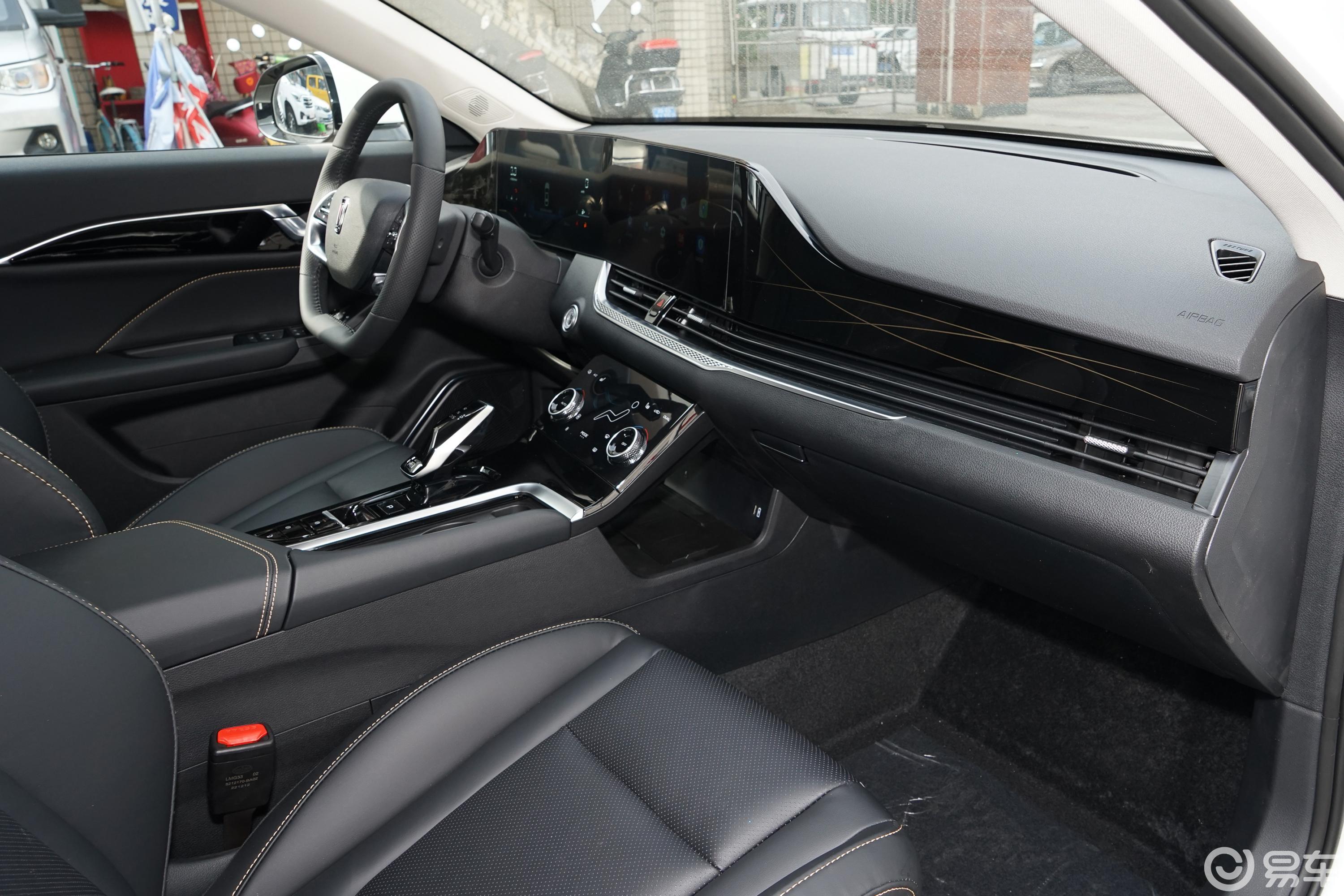 【奔腾B70第三代 1.5T 双离合畅享型内饰全景副驾驶员方向图片-汽车图片大全】-易车