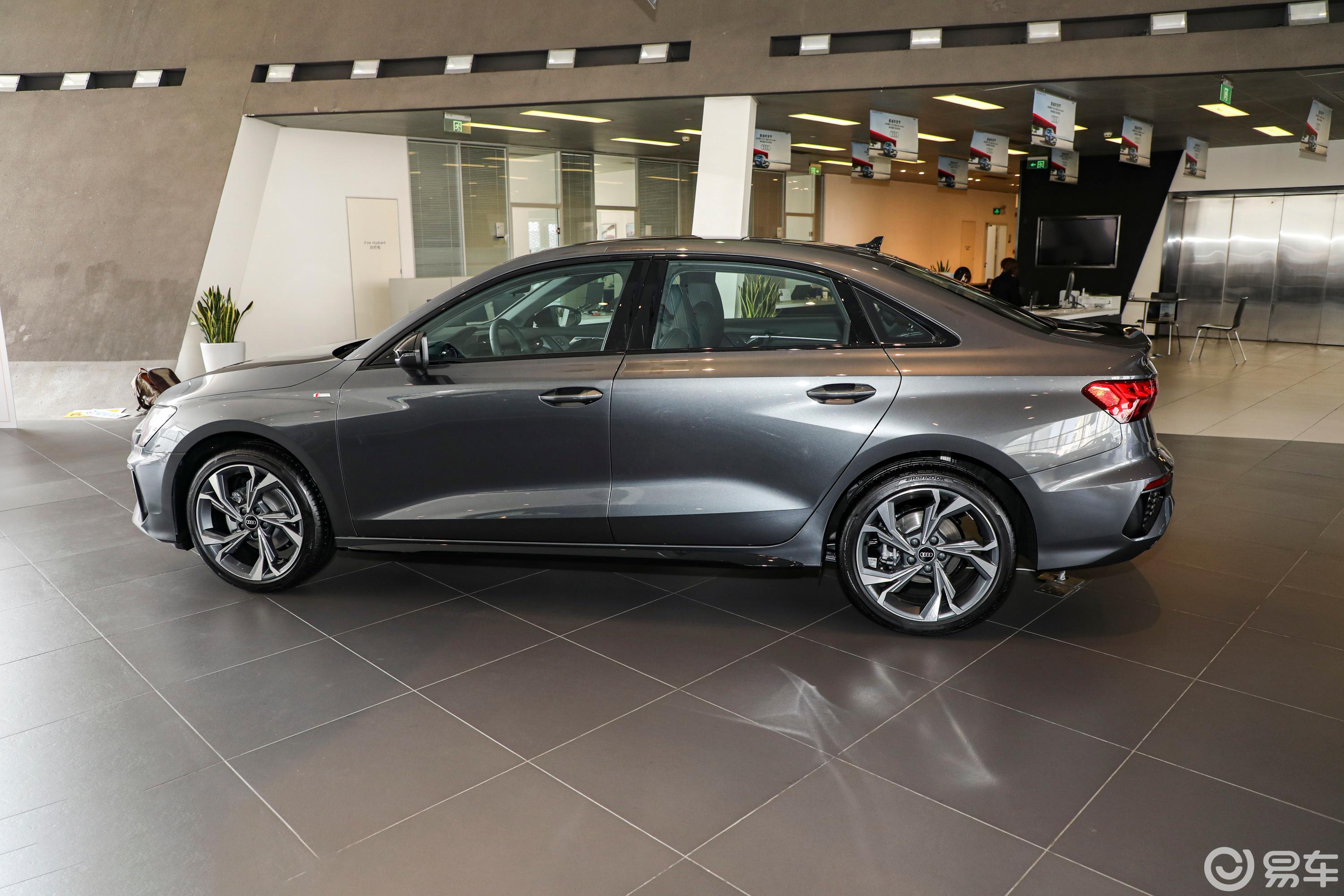 【奥迪A3A3L Limousine 35 TFSI 豪华运动型正侧车头向左水平图片-汽车图片大全】-易车