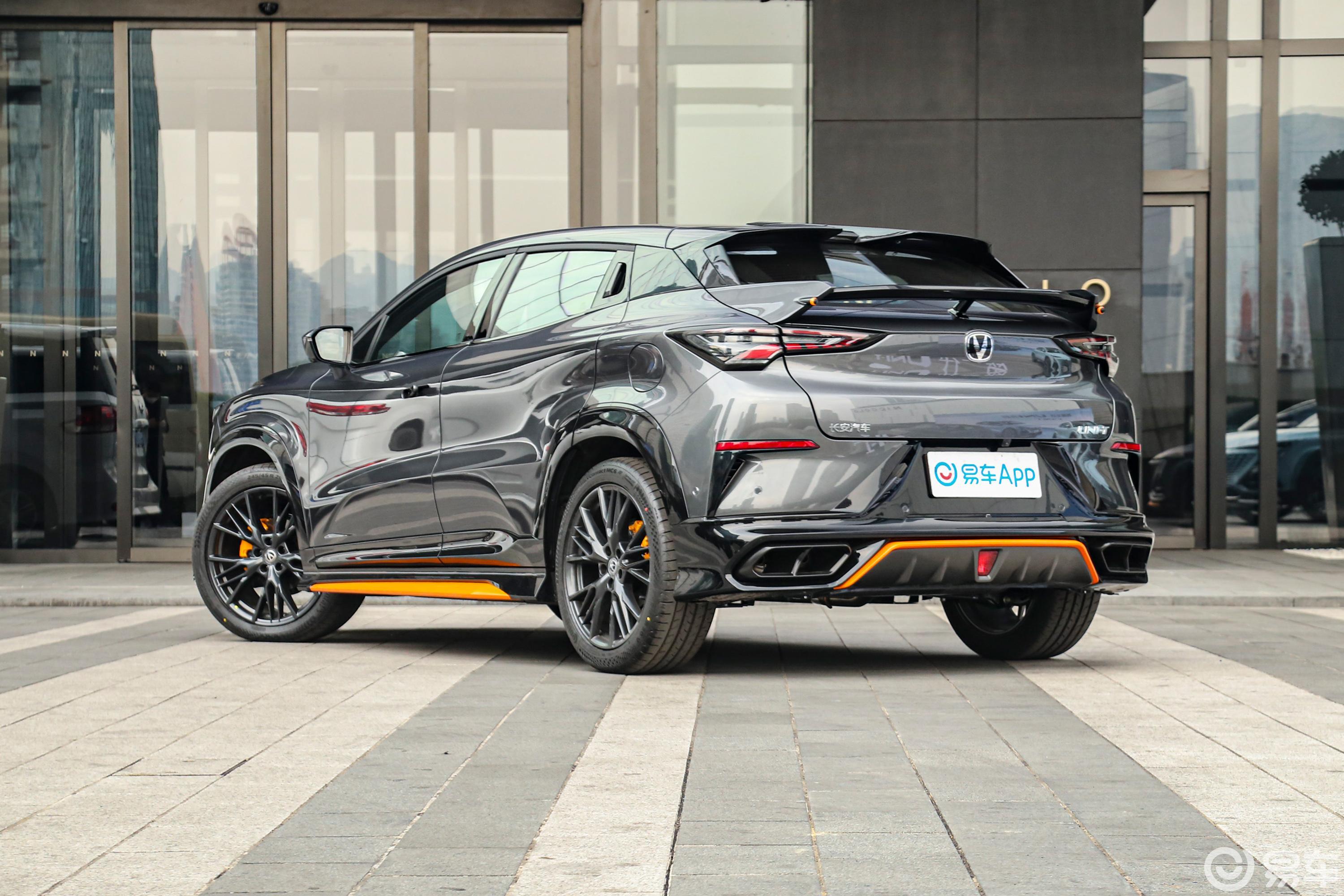 【长安UNI-T第二代 运动版 1.5T 旗舰型侧后45度车头向左水平图片-汽车图片大全】-易车