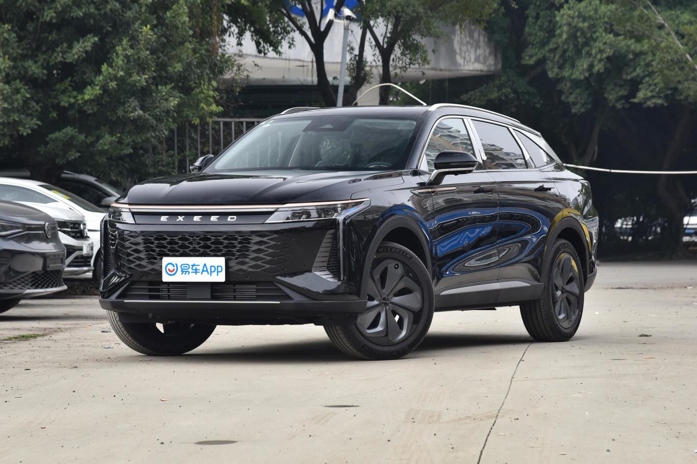 【星途瑶光400T 双离合两驱奢享版侧前45度车头向左水平图片-汽车图片大全】-易车