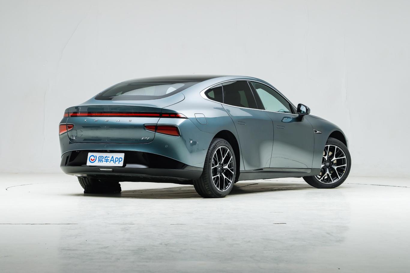 【小鹏P7P7i 702 后驱Max侧后45度车头向右水平图片-汽车图片大全】-易车