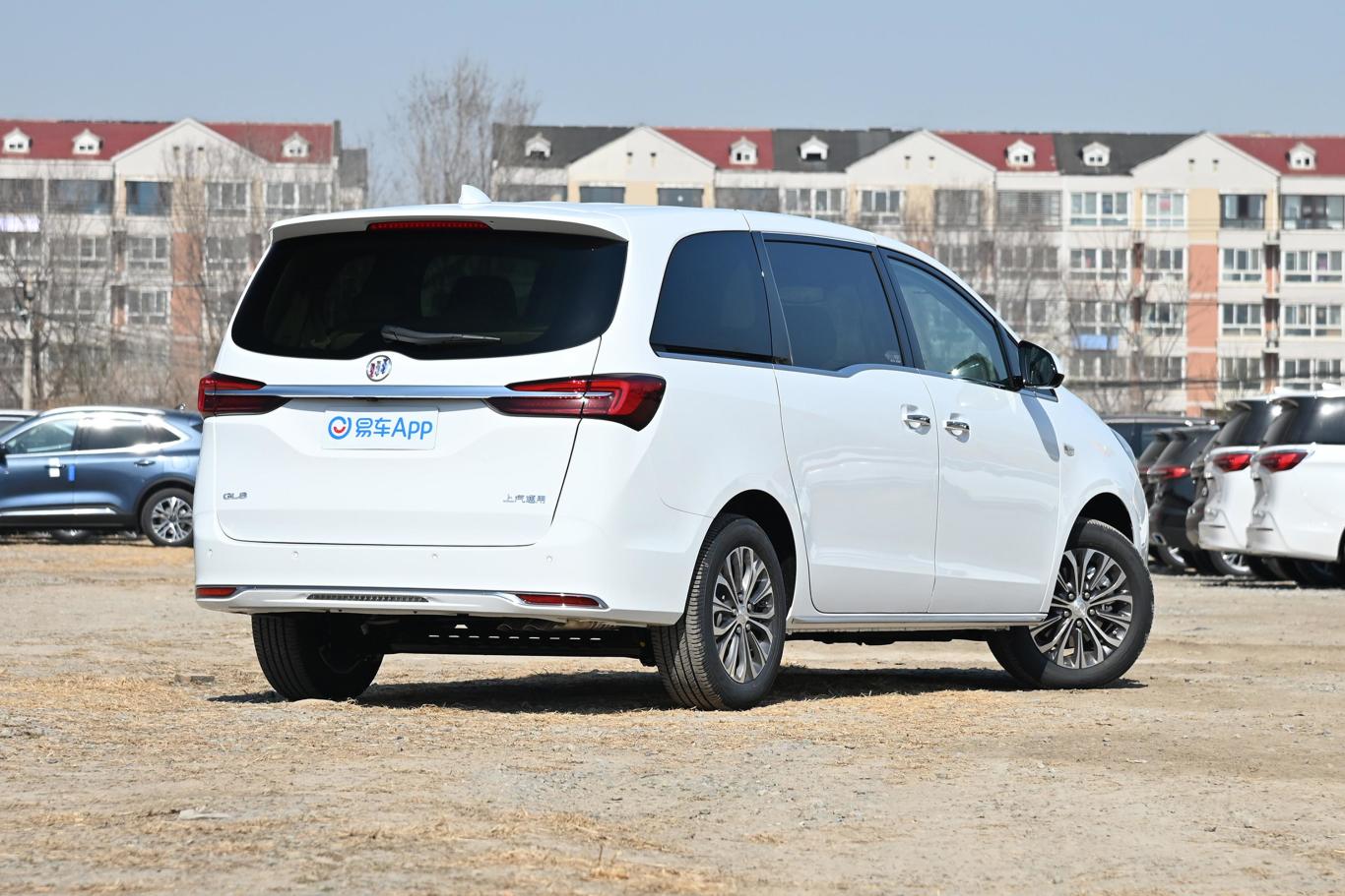 【别克GL8改款 陆上公务舱 2.0T 豪华型 7座侧后45度车头向右水平图片-汽车图片大全】-易车