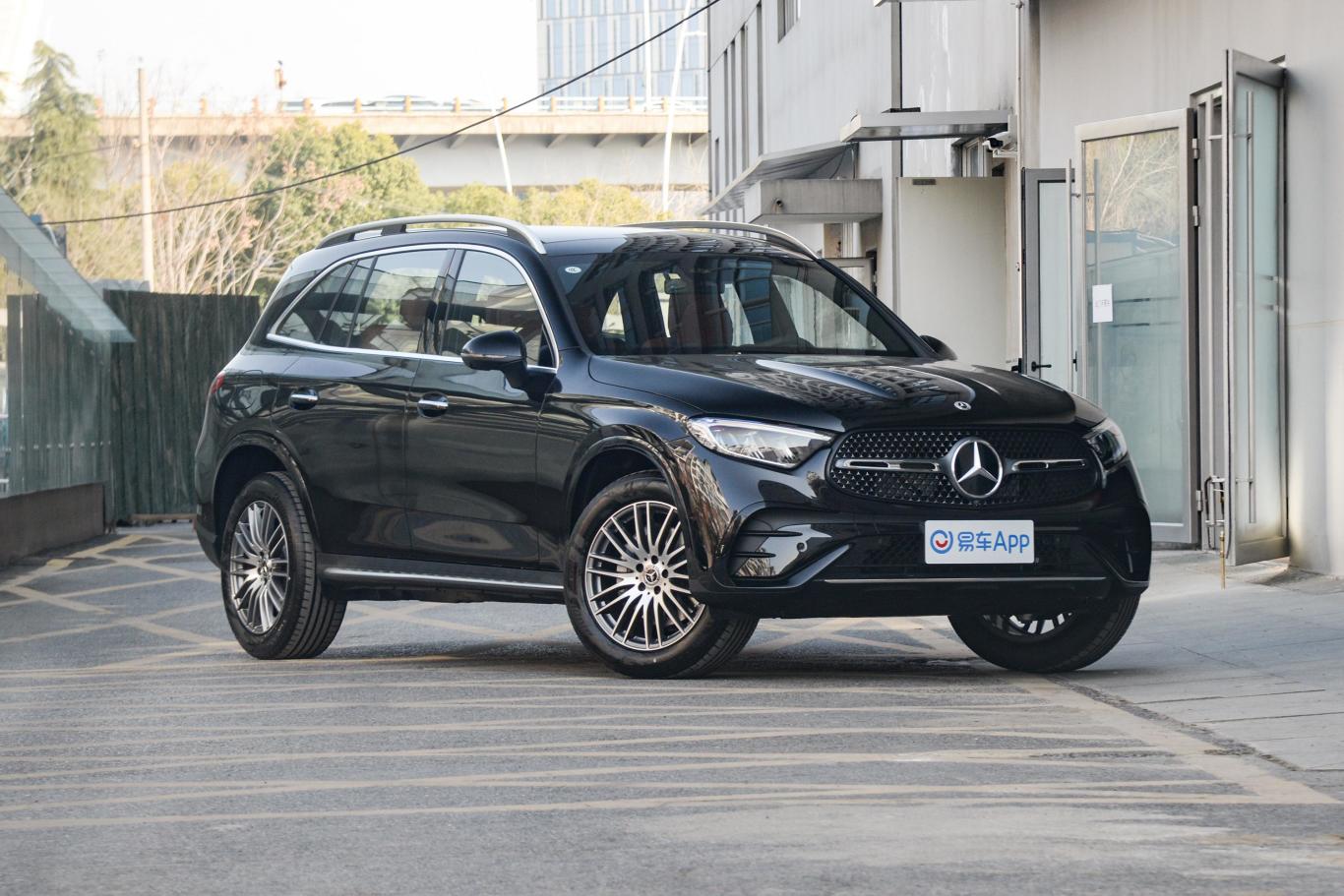 【奔驰GLCGLC 300 L 4MATIC 动感型 7座侧前45度车头向右水平图片-汽车图片大全】-易车