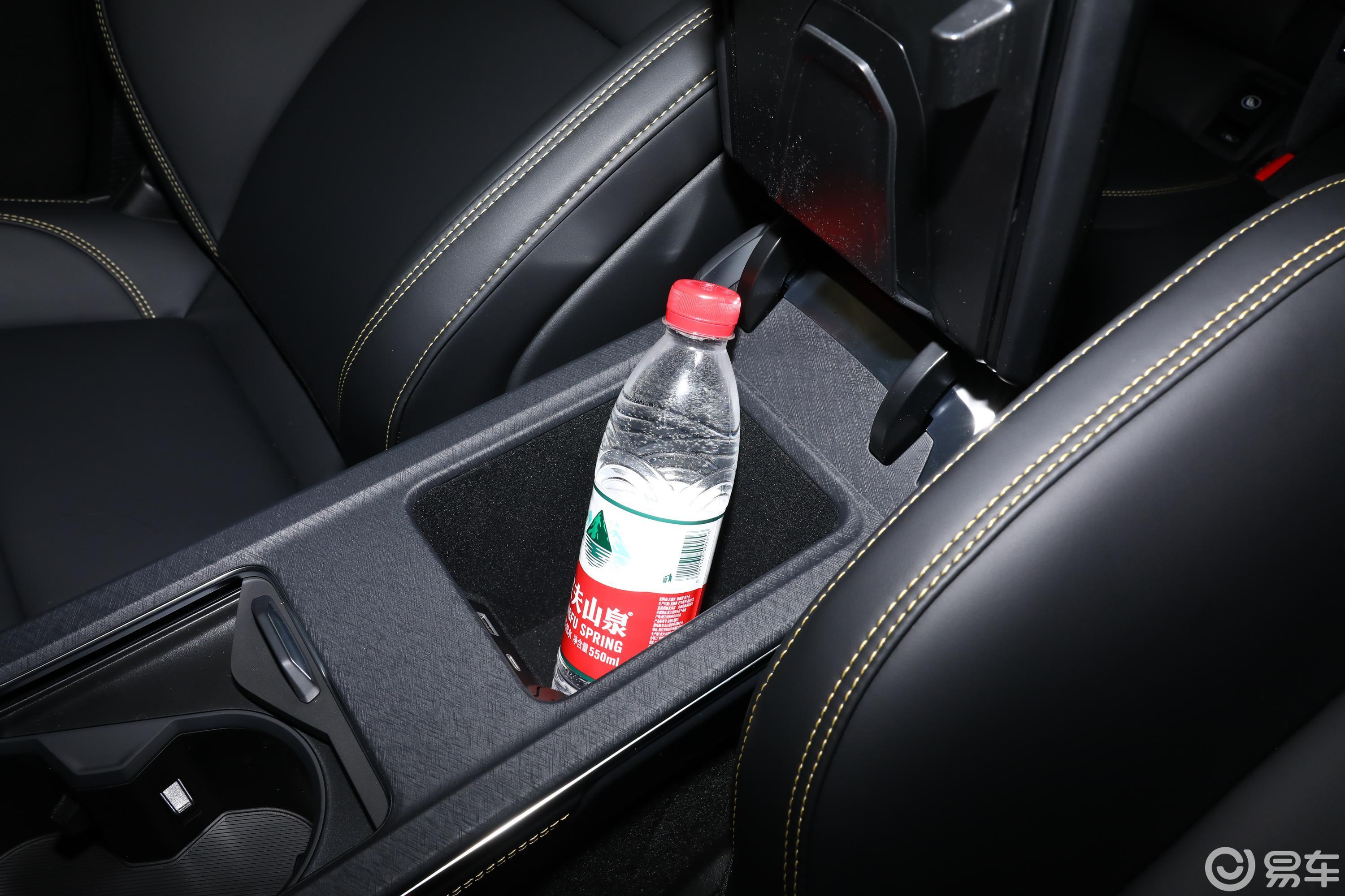 【领克012.0T 两驱亚运版前排扶手箱储物格图片-汽车图片大全】-易车