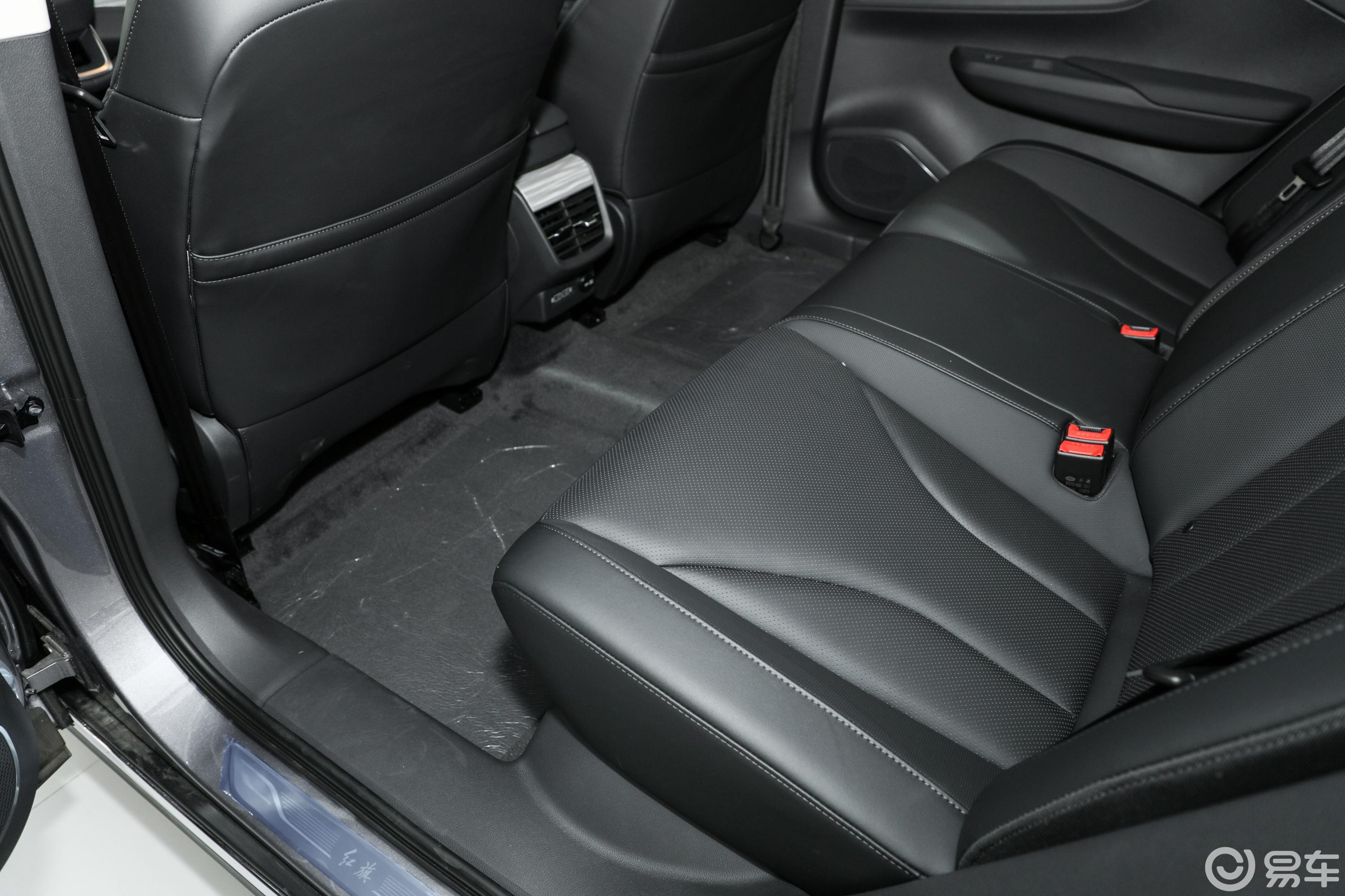 【红旗E-QM5PLUS 620km后排空间图片-汽车图片大全】-易车
