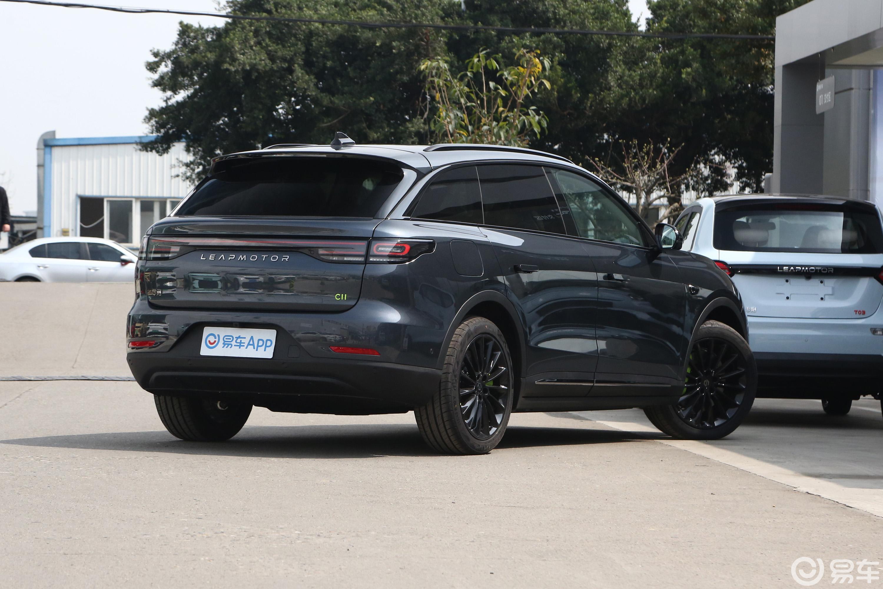 【零跑C11 纯电动580km 580四驱性能版侧后45度车头向右水平图片-汽车图片大全】-易车