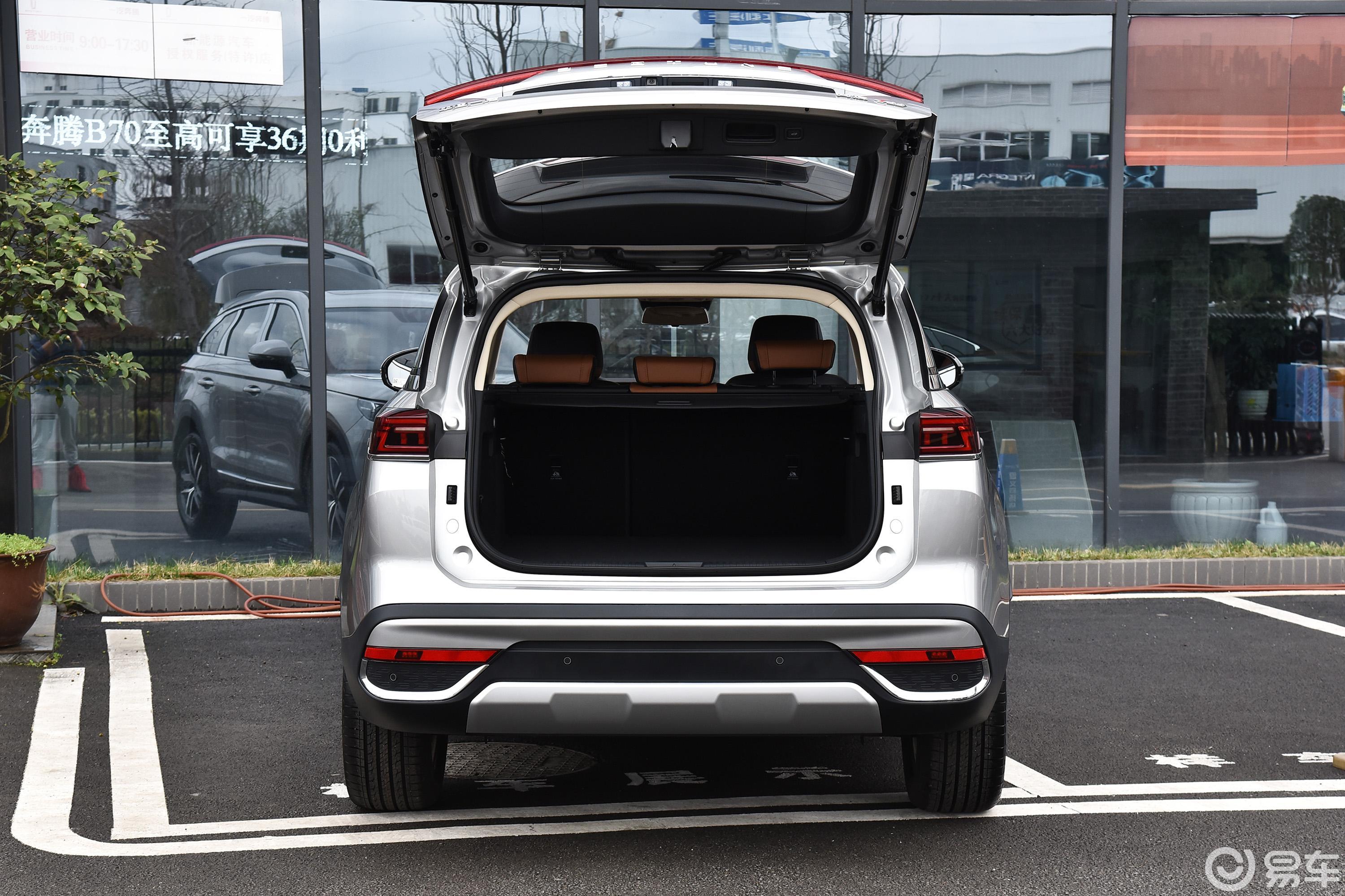 【奔腾T992.0T 尊享型(8AT)后备厢图片-汽车图片大全】-易车