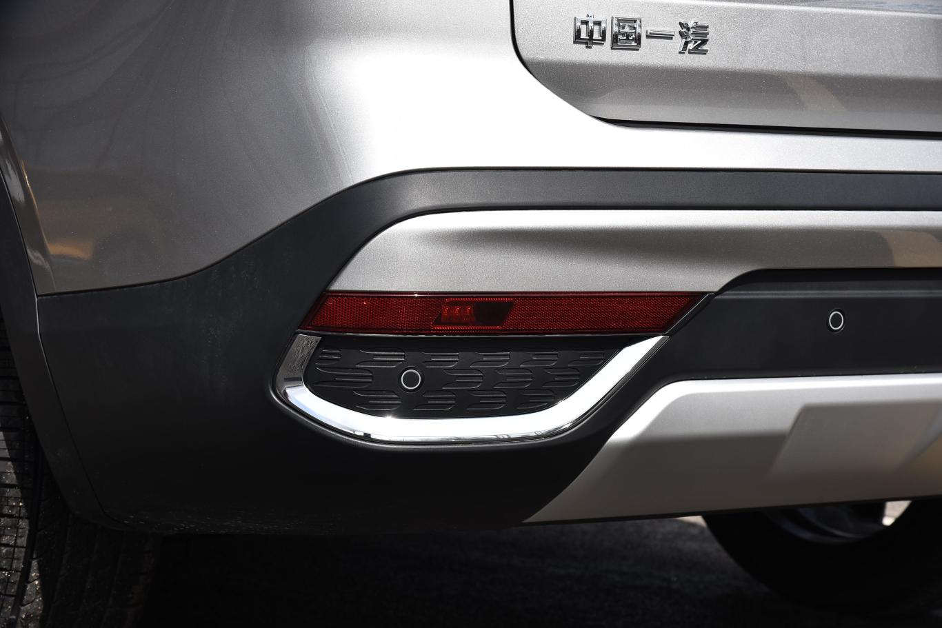 【奔腾T992.0T 尊享型(8AT)外观灯组图片-汽车图片大全】-易车