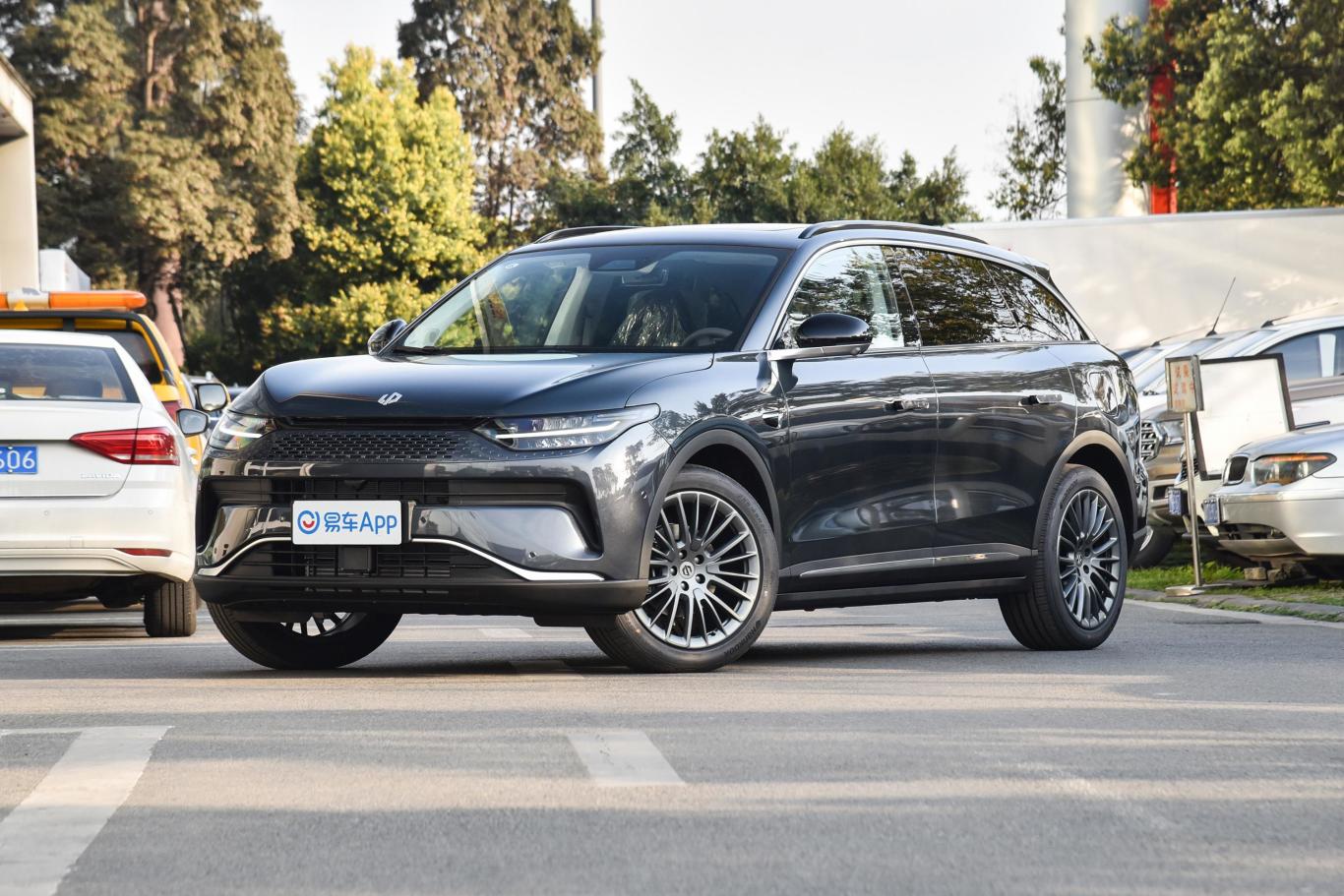 【零跑C11 增程版285km 285智享版侧前45度车头向左水平图片-汽车图片大全】-易车