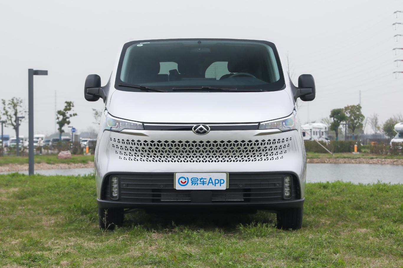 【新途V702.0T 手动短轴低顶精英版93kW 5座正前水平图片-汽车图片大全】-易车