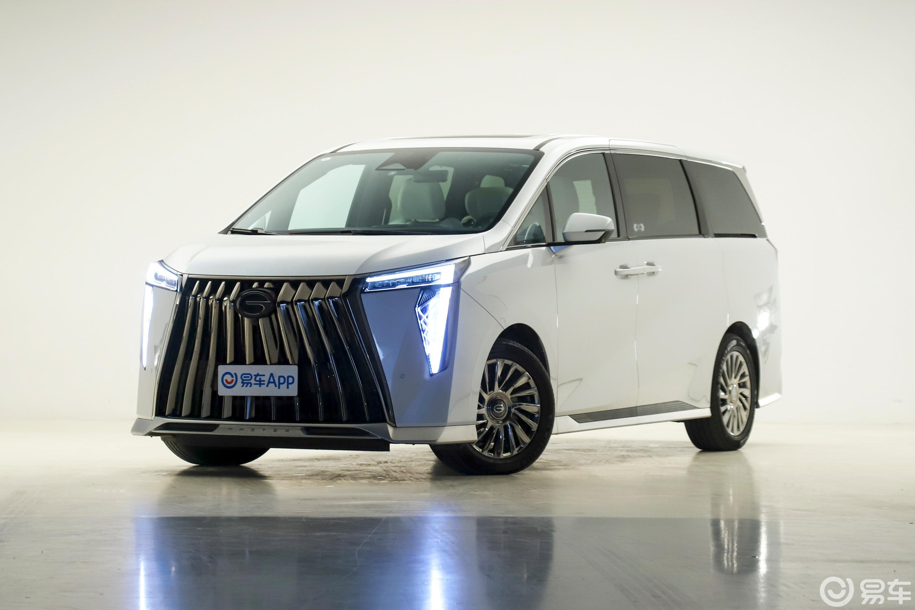 【传祺M8宗师系列 双擎 2.0T 御尊版 7座侧前45度车头向左水平图片-汽车图片大全】-易车