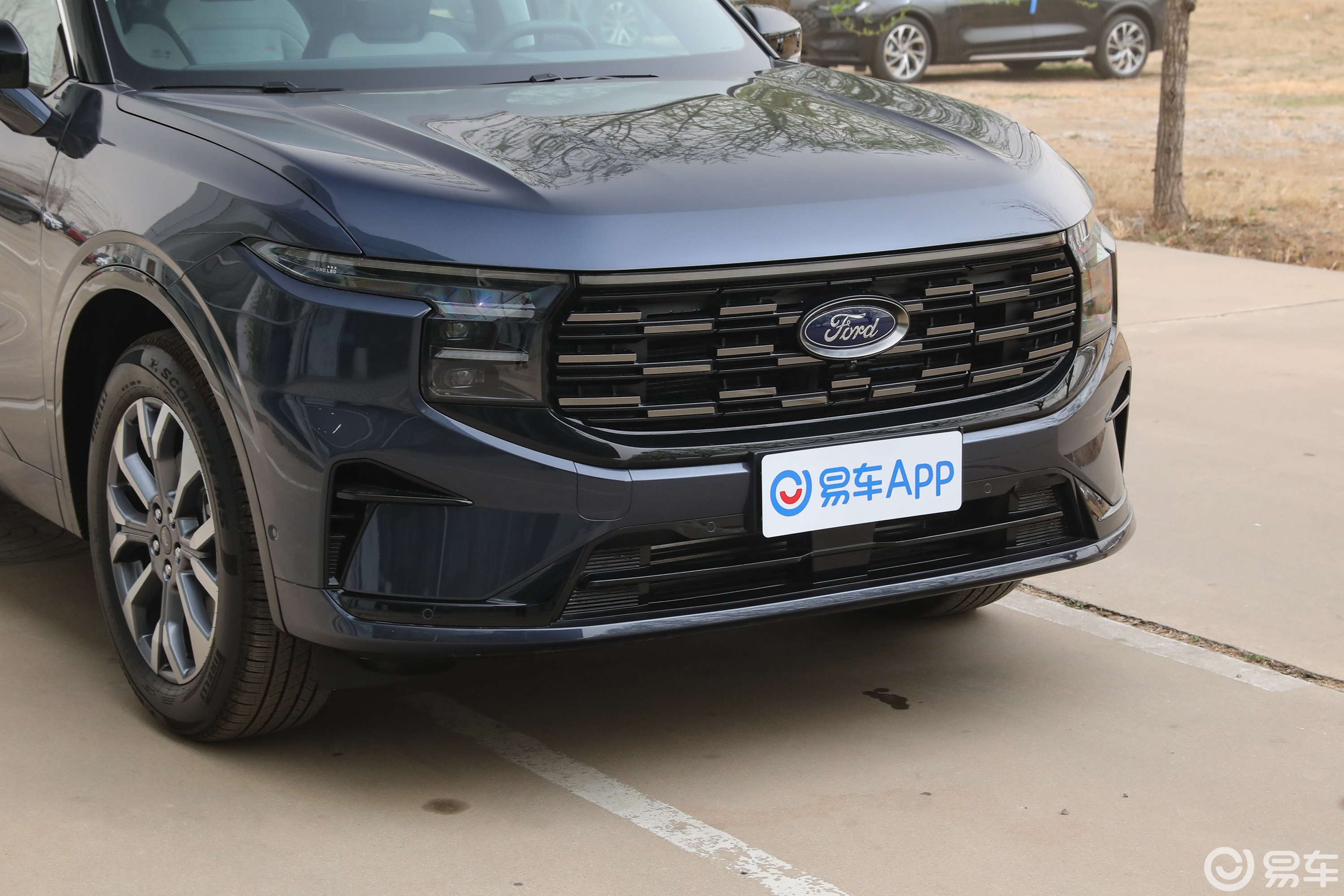 【锐界锐界L 2.0T 四驱至尊型 7座前格栅侧俯拍图片-汽车图片大全】-易车