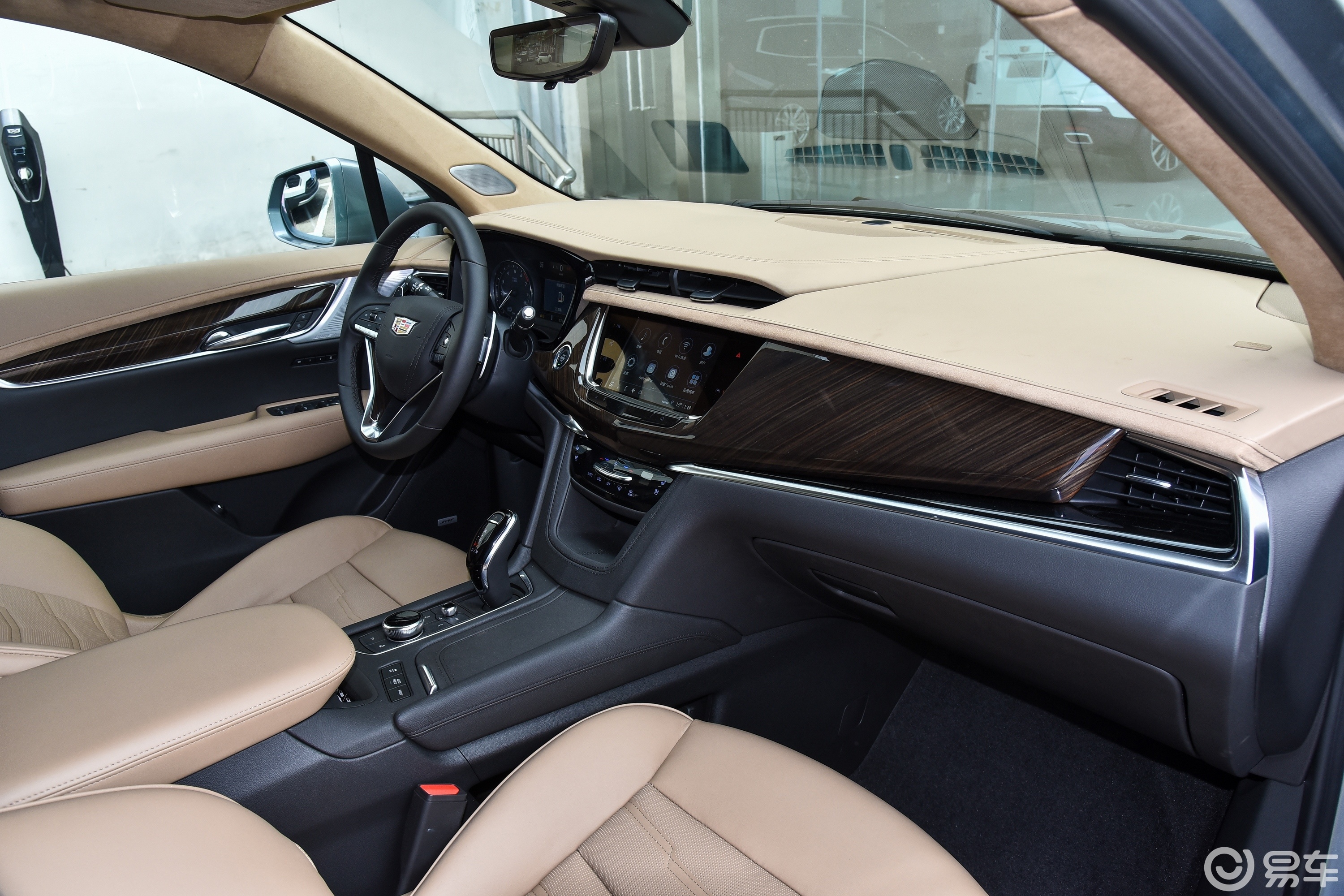【凯迪拉克XT6轻混 2.0T 四驱铂金型黑钻版 6座内饰全景副驾驶员方向图片-汽车图片大全】-易车