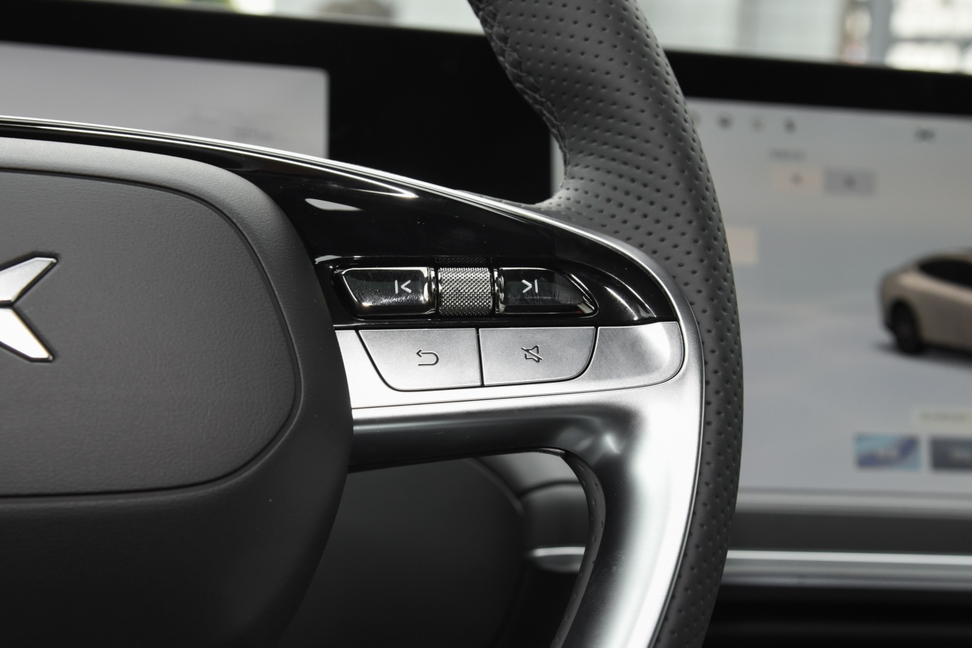 【小鹏P7P7i 702 后驱Pro右侧方向盘功能按键图片-汽车图片大全】-易车