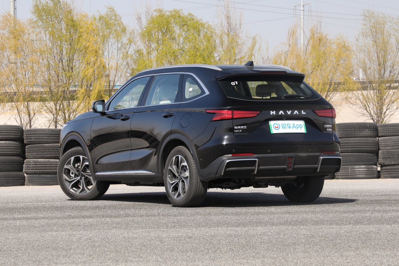 【哈弗枭龙MAX1.5L 105km 四驱智能旗舰版侧后45度车头向左水平图片-汽车图片大全】-易车